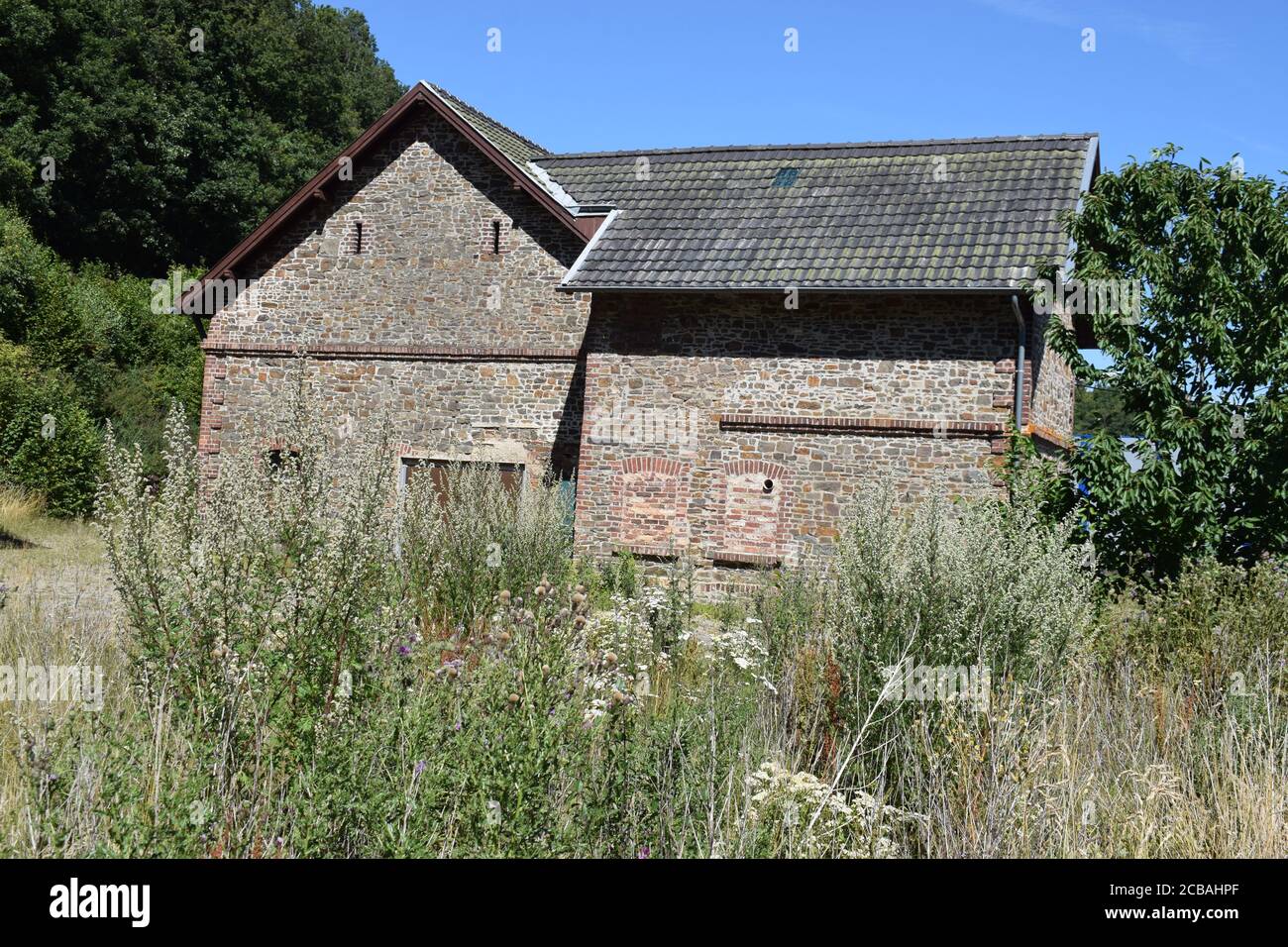 old farm ruin Stock Photo - Alamy