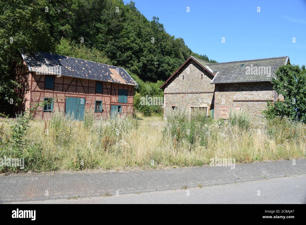 old farm ruin Stock Photo - Alamy