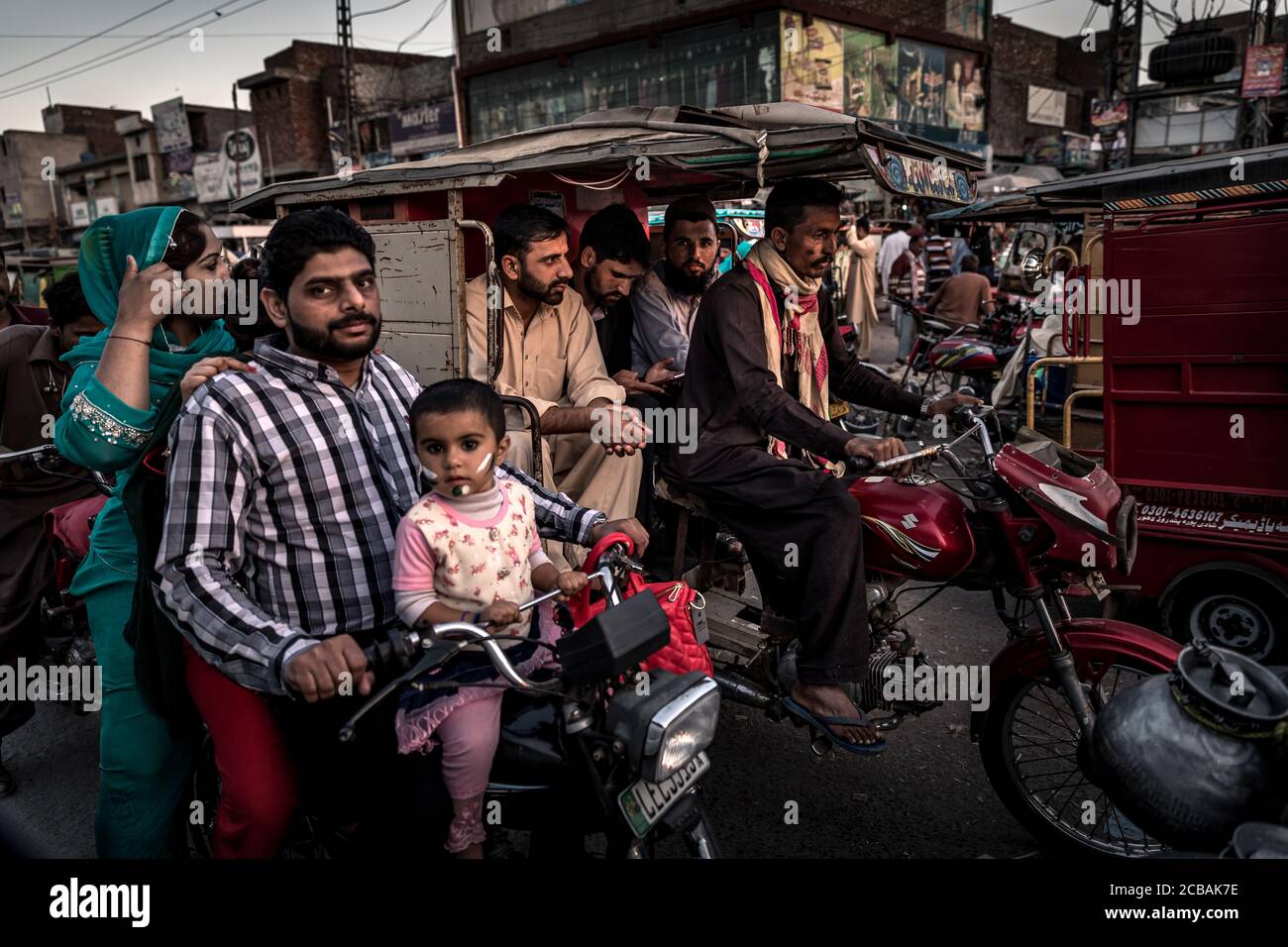 Lahore pakistan market hi-res stock photography and images - Alamy