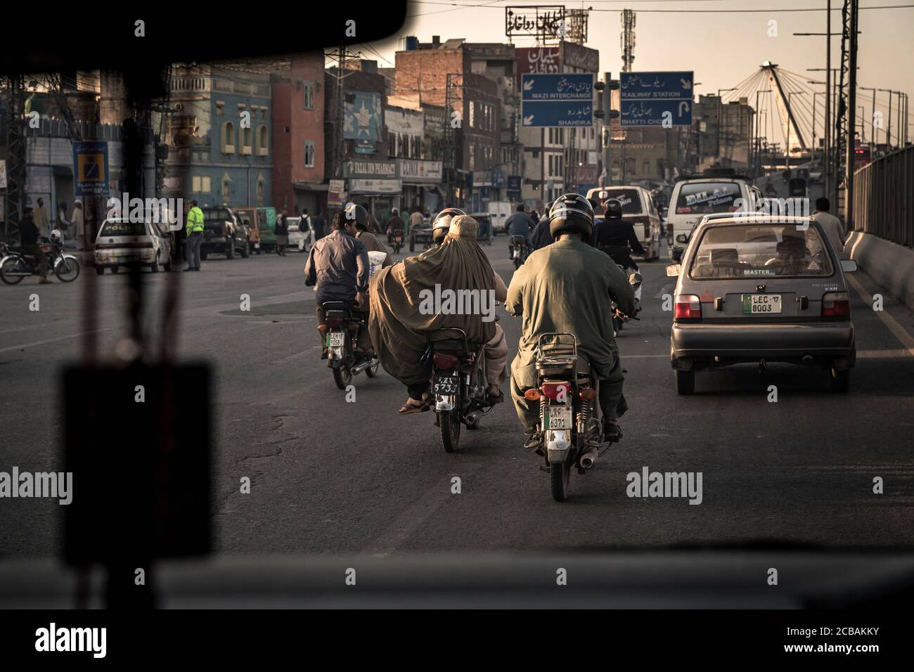 Streets of pakistan hi-res stock photography and images - Alamy