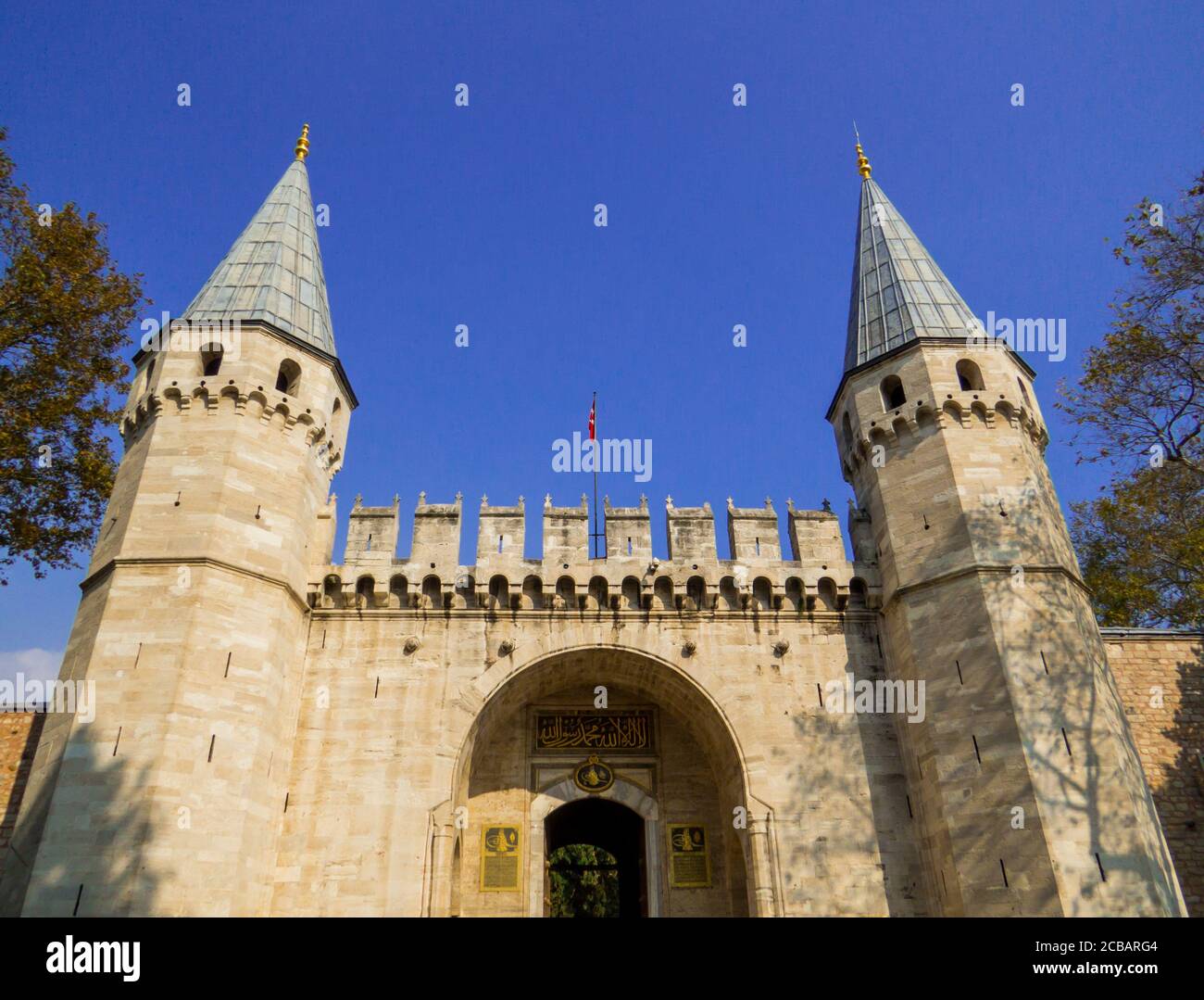 Tourist topkapi palace istanbul hi-res stock photography and images - Alamy