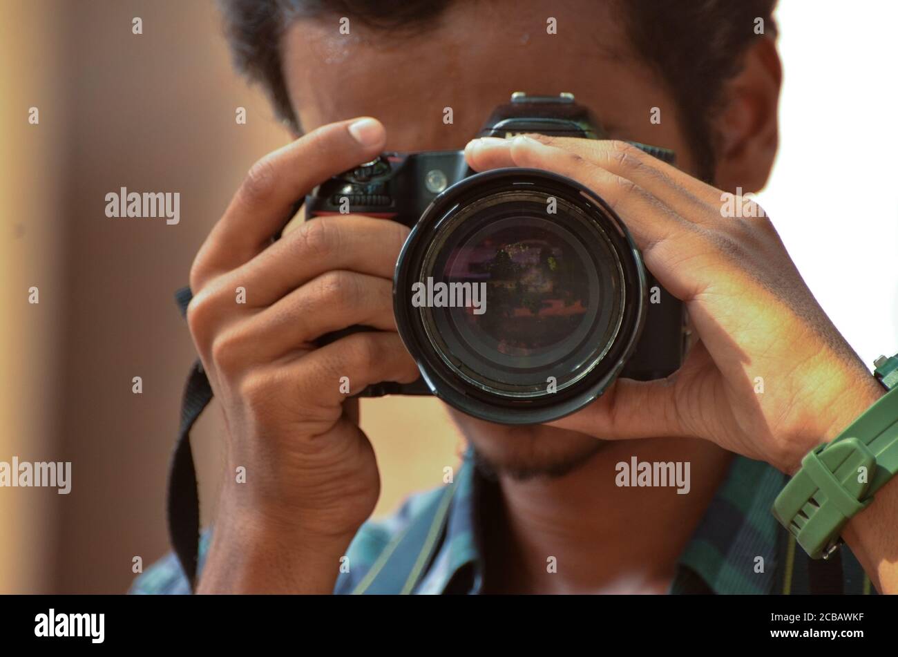 Men hiking camera hi-res stock photography and images - Alamy
