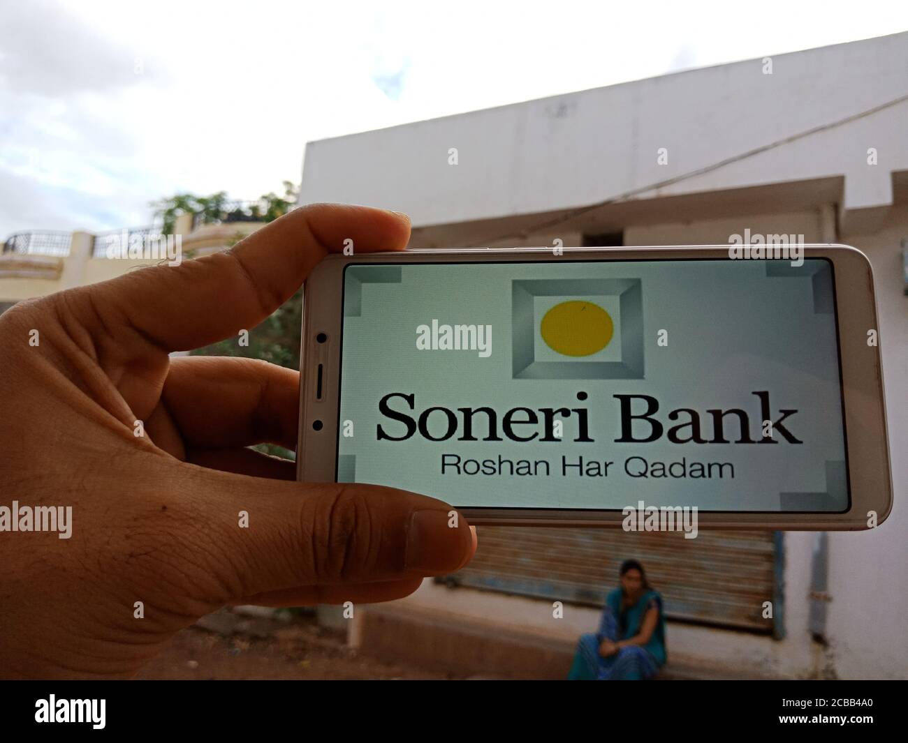 DISTRICT KATNI, INDIA - JUNE 02, 2020: An indian woman holding smart phone with displaying ...