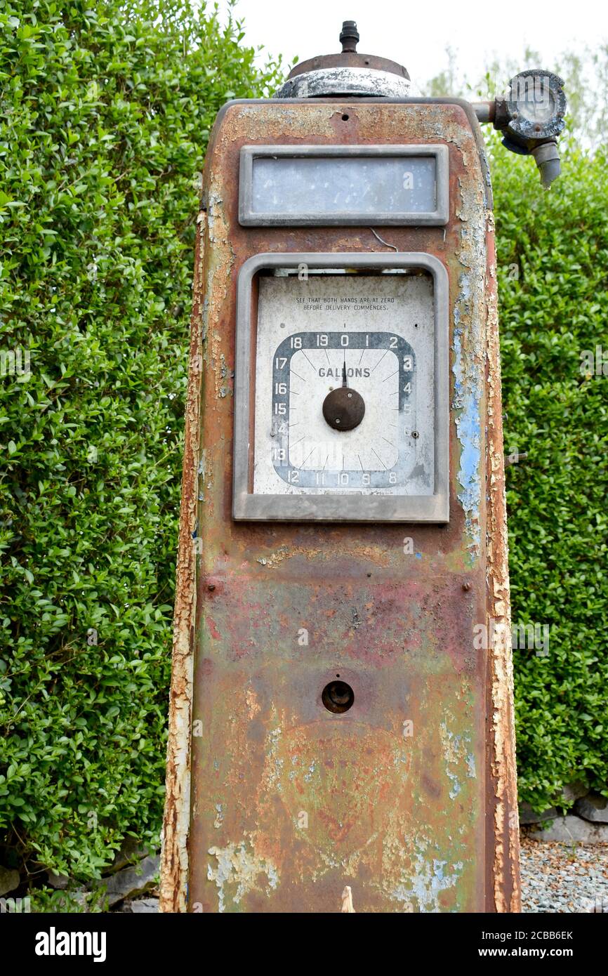 Vintage fuel pump gauge hi-res stock photography and images - Alamy