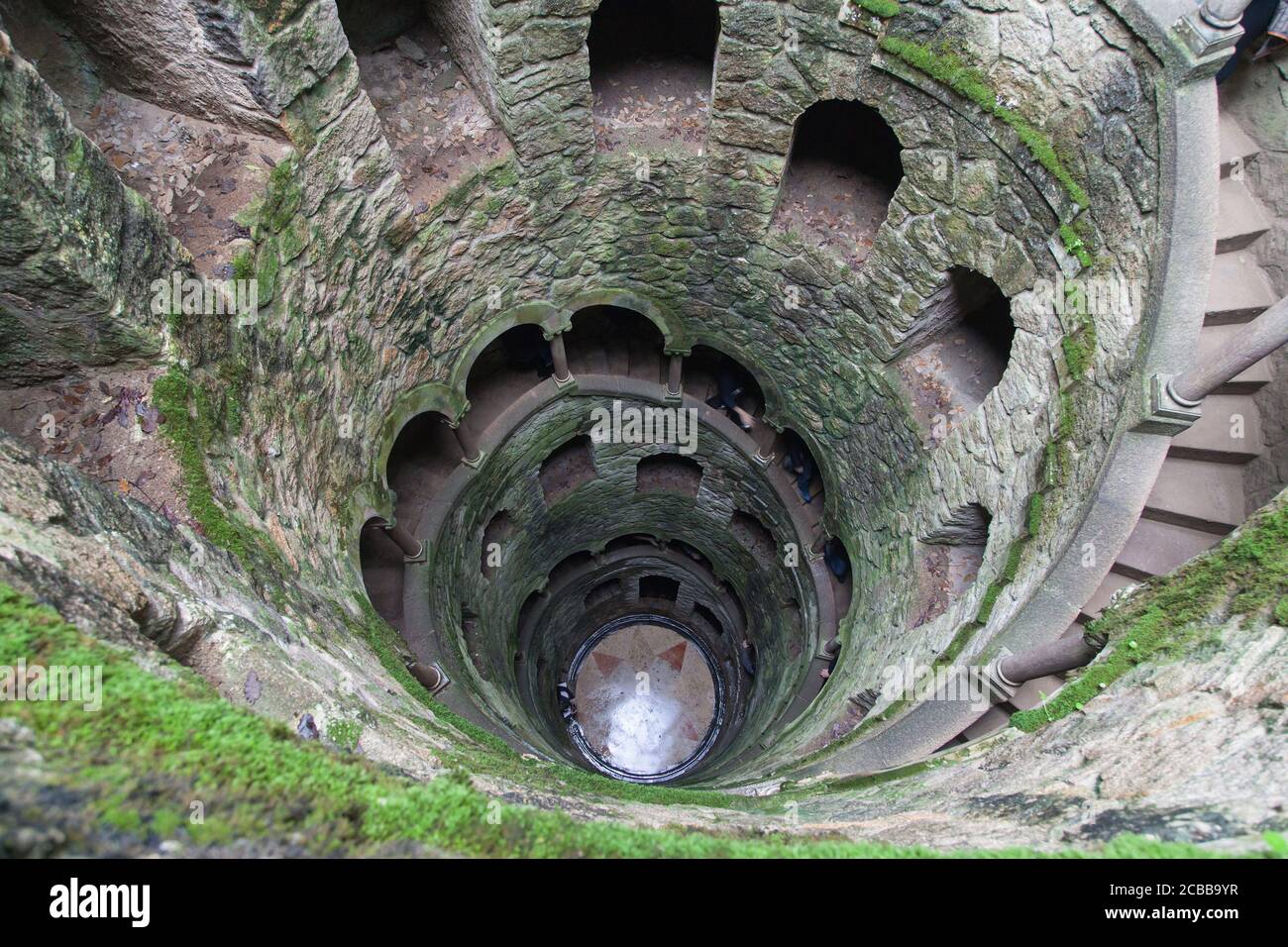 Initiation well quinta da regaleira hi-res stock photography and images ...