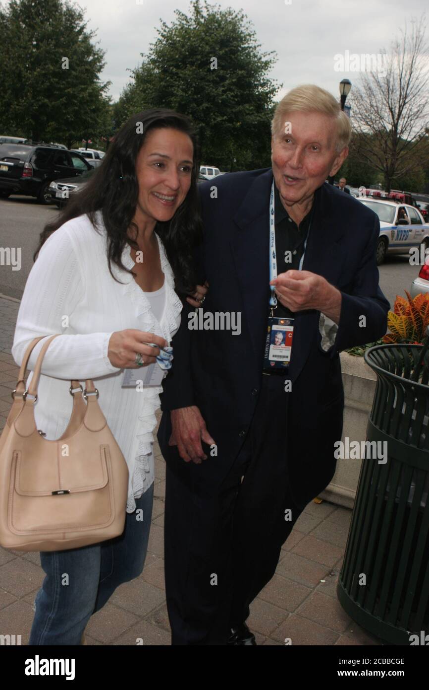 ***FILE PHOTO*** Sumner Redstone Has Passed Away at 97. Sumner Redstone ...