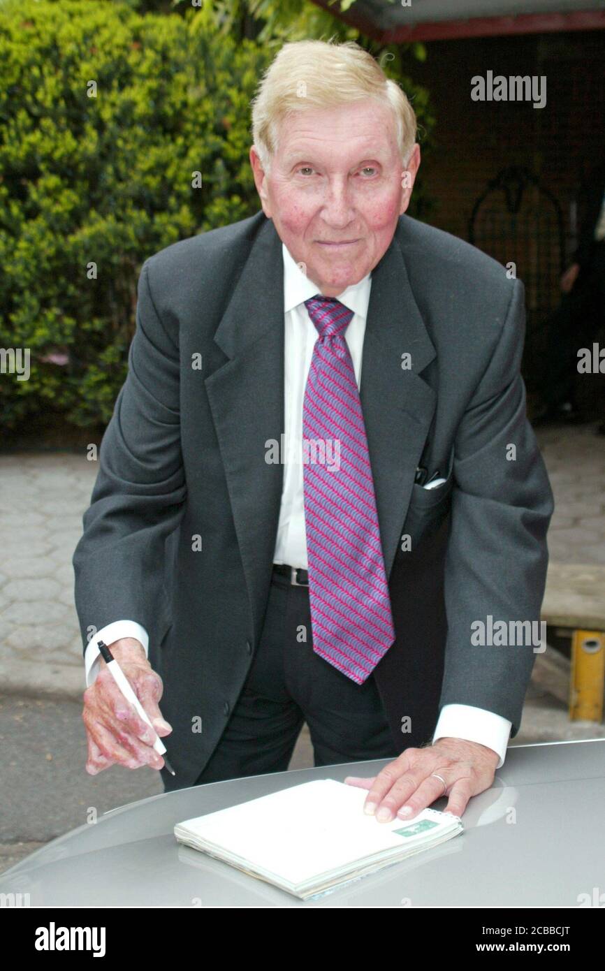 ***FILE PHOTO*** Sumner Redstone Has Passed Away at 97. Sumner Redstone ...