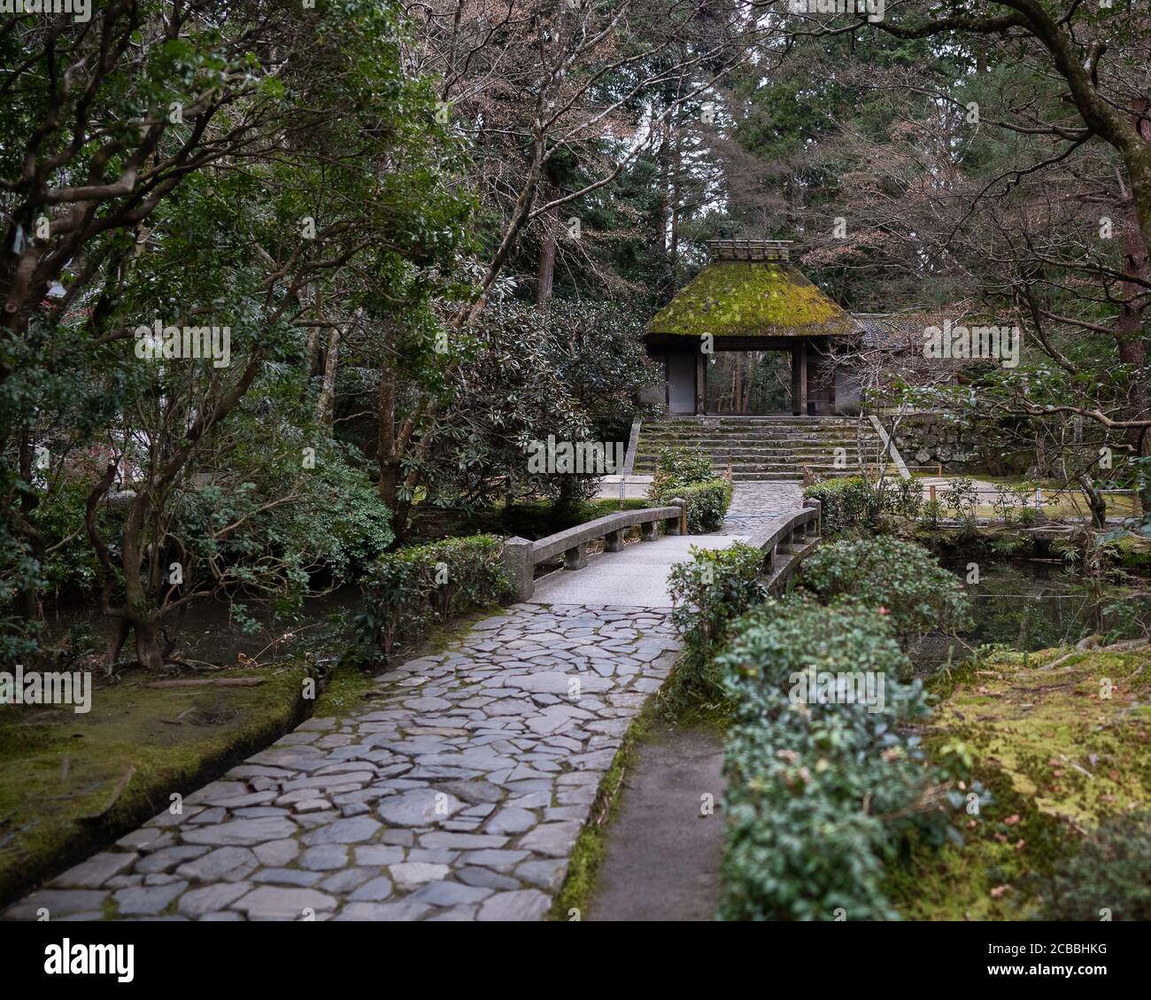 Stone pathway taking to an old traditional Japanese building in Kyoto ...