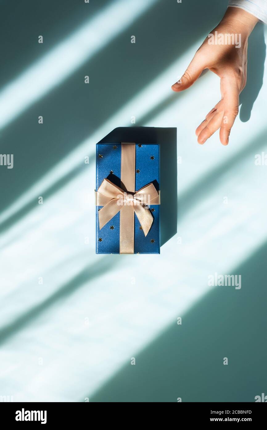 Reaching for card hi-res stock photography and images - Alamy