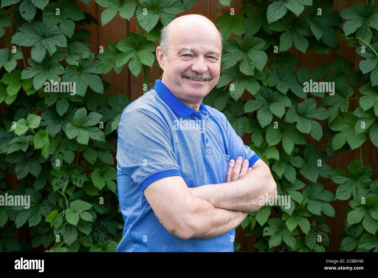 Happy old elder senior man smiling outdoor Stock Photo - Alamy