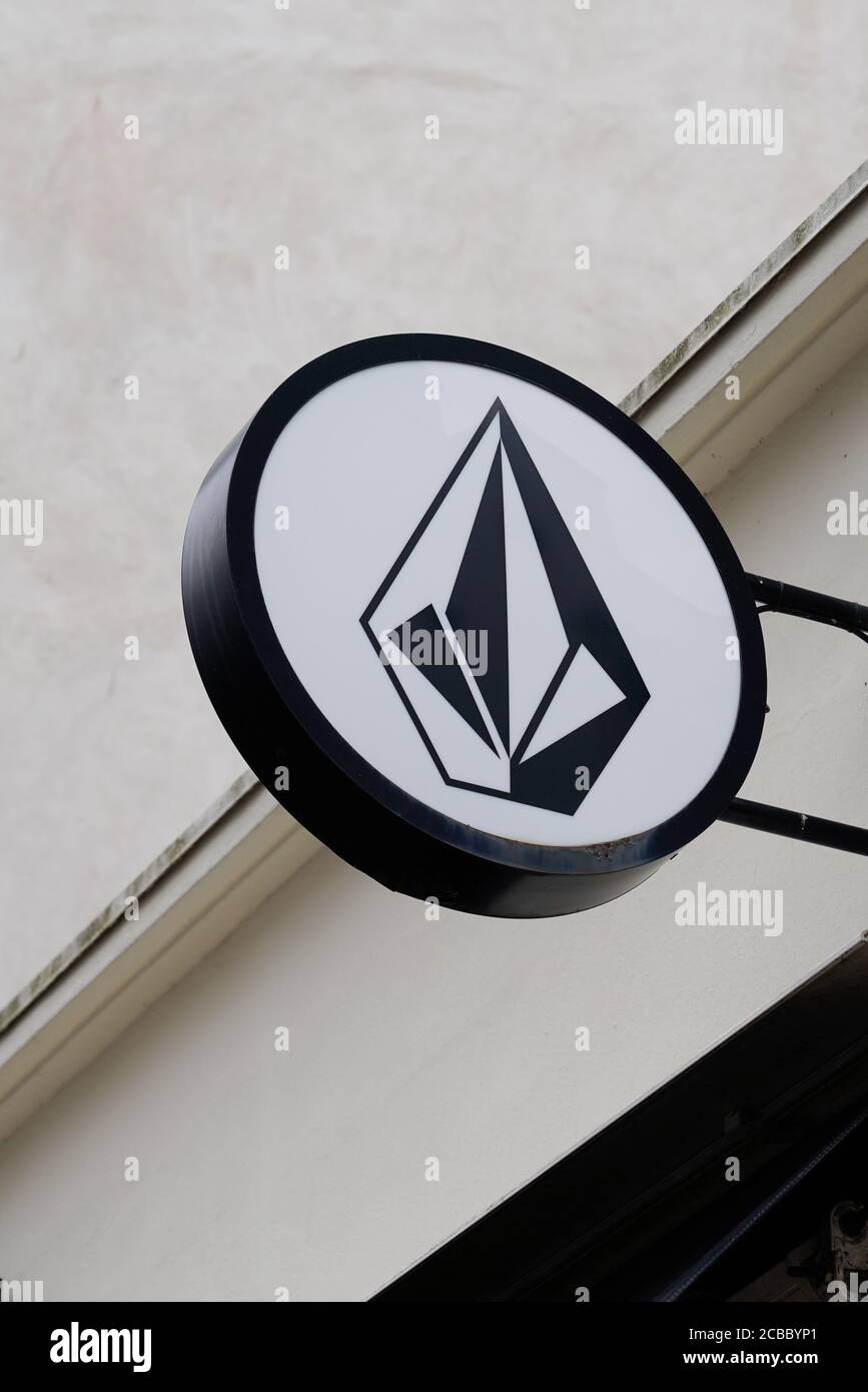 Bordeaux , Aquitaine / France - 08 04 2020 : volcom white black store ...