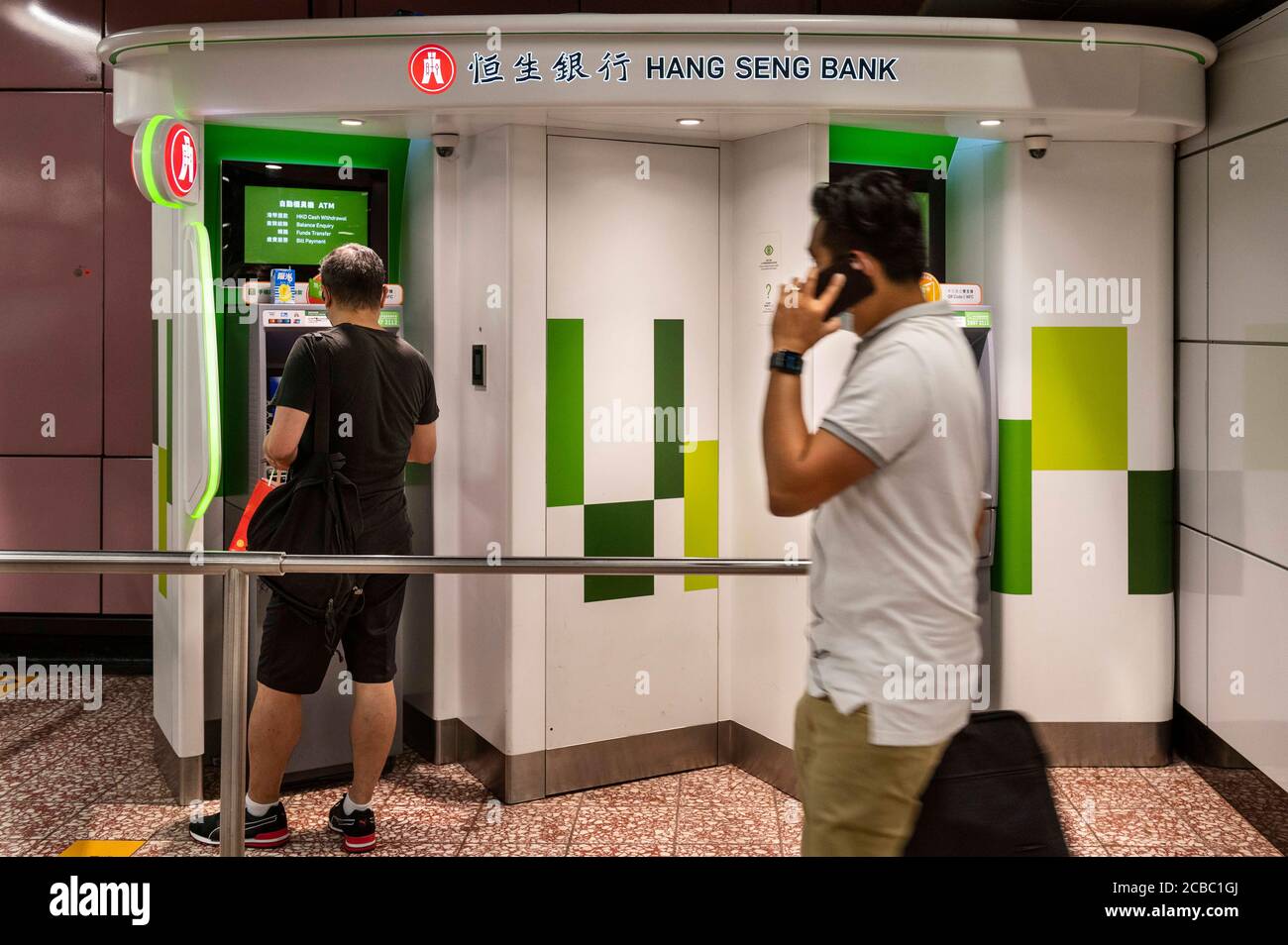 Hong Kong, China. 7th Aug, 2020. Clients withdraw money from Hang Seng ...