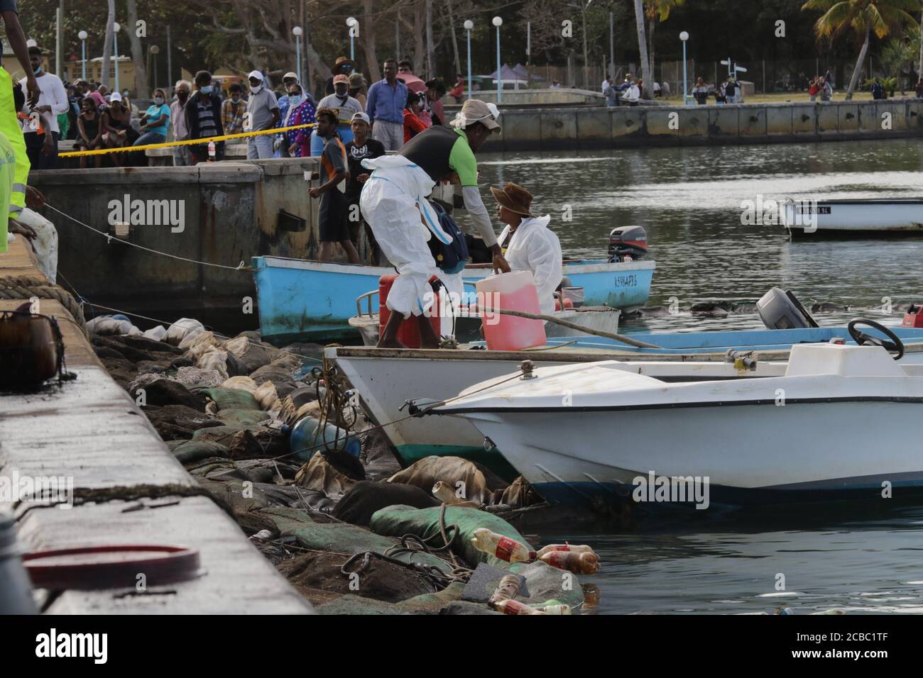 MV Wakashio oil spill Stock Photo - Alamy