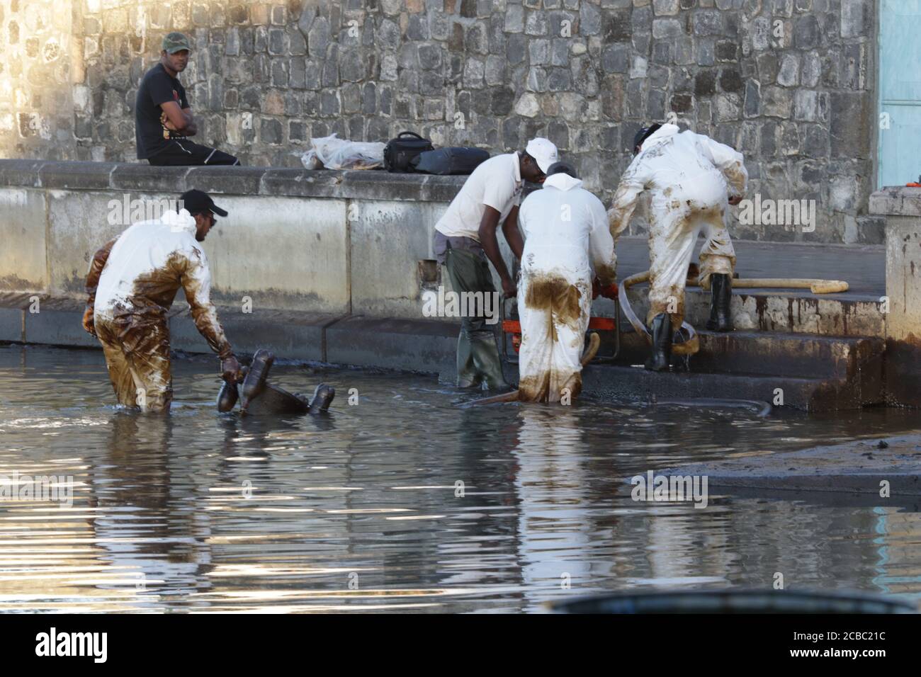 MV Wakashio oil spill Stock Photo - Alamy