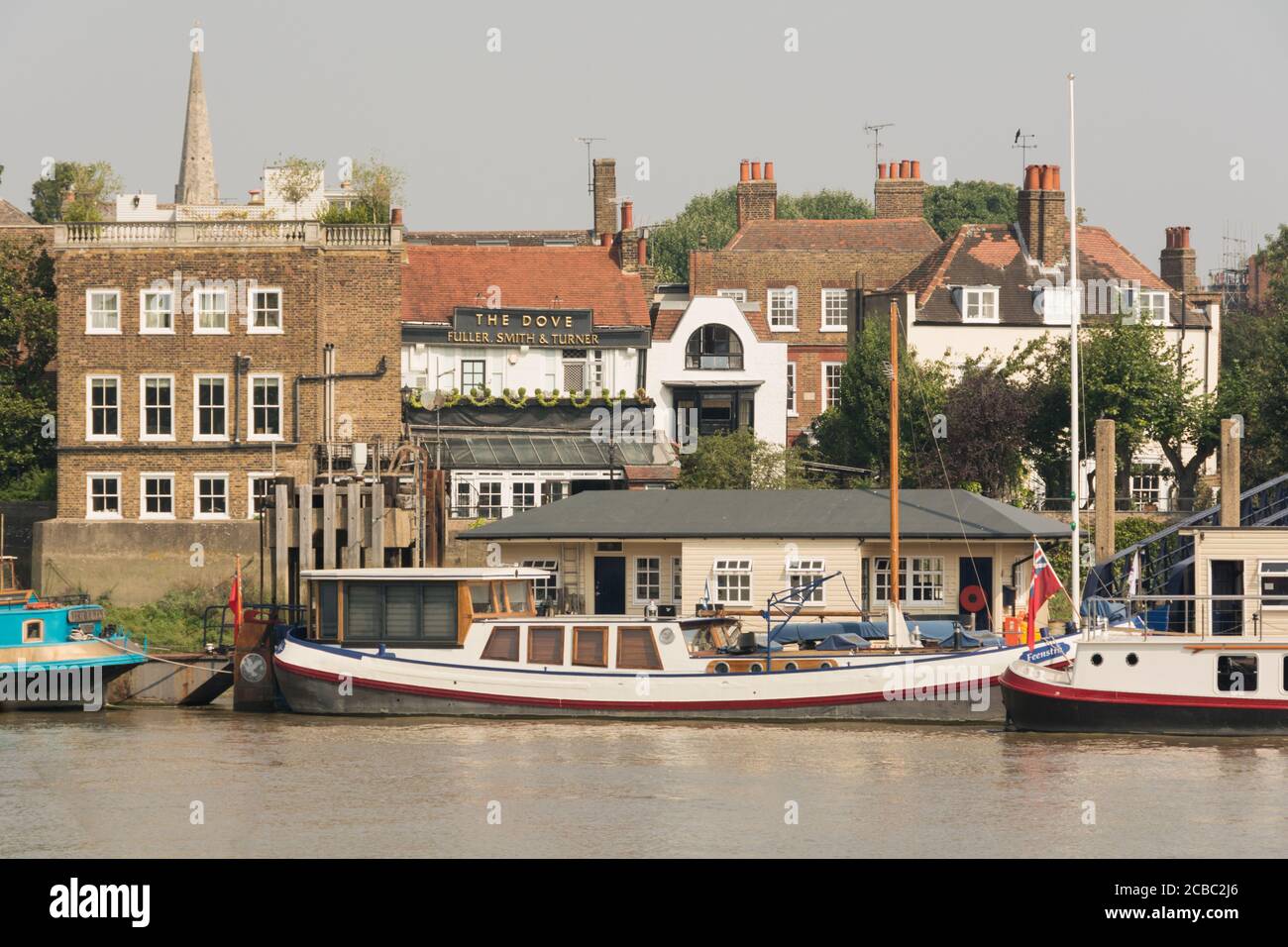 Buildings along the thames hi-res stock photography and images - Alamy