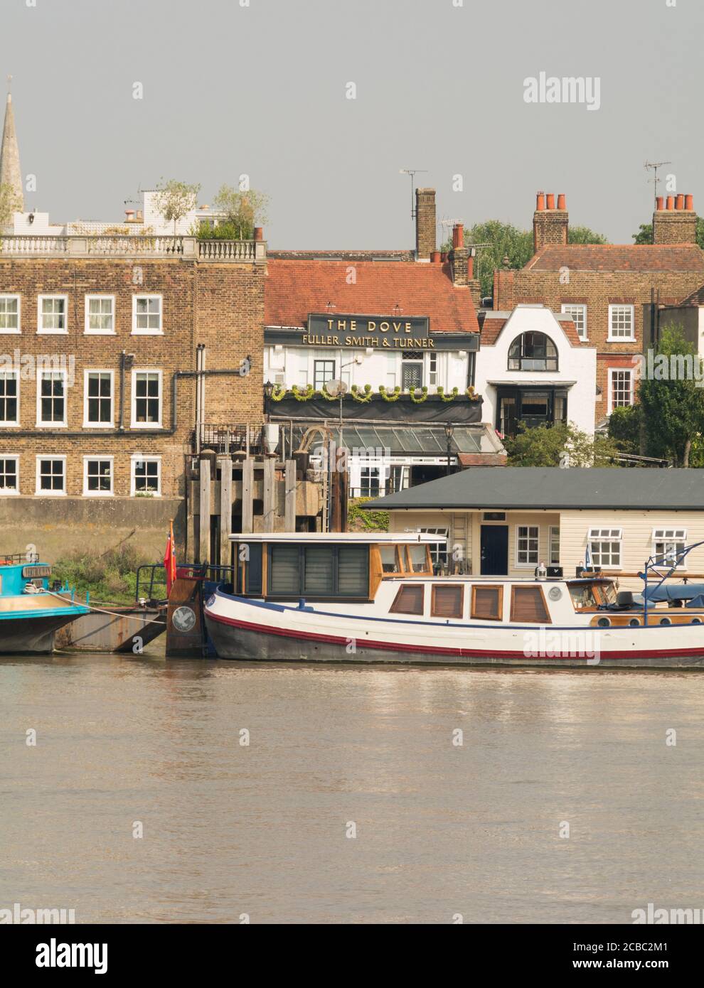 Buildings along the thames hi-res stock photography and images - Alamy