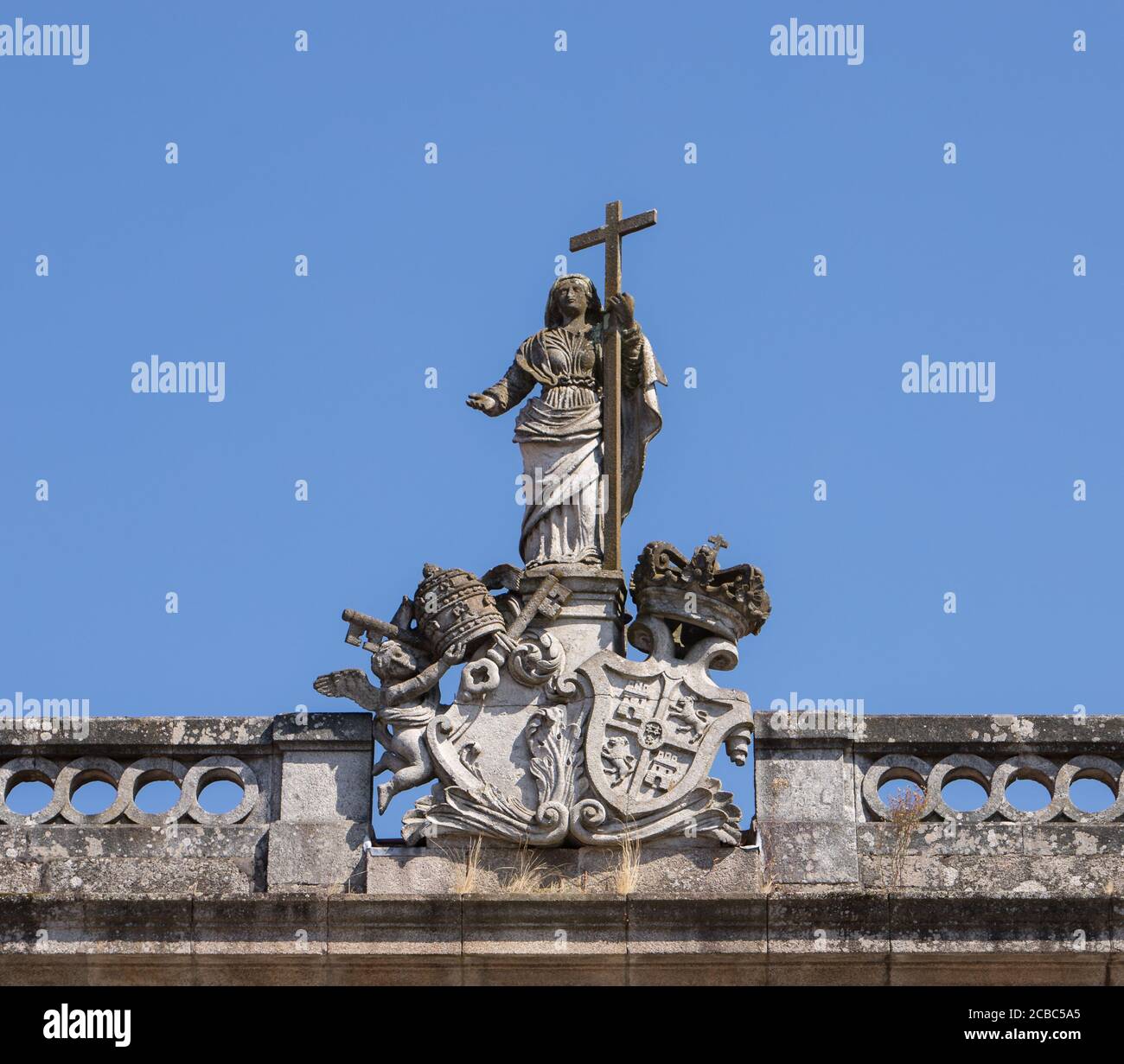 Stone statue on building hi-res stock photography and images - Alamy