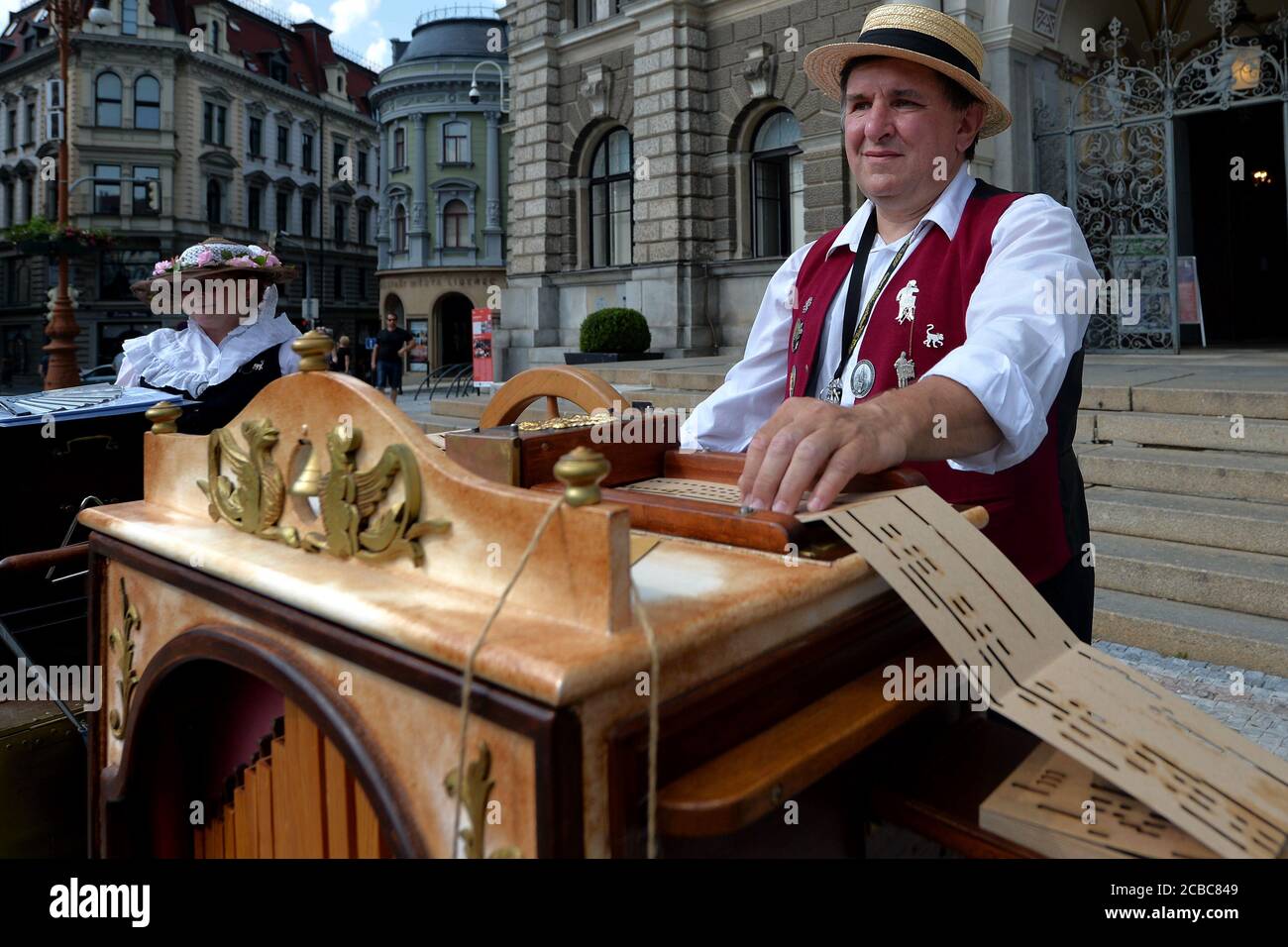 Bellows driven hi-res stock photography and images - Alamy