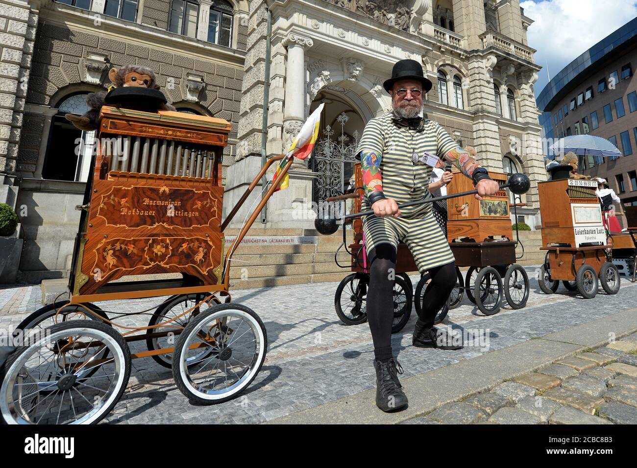 Mechanical driven bellows hi-res stock photography and images - Alamy