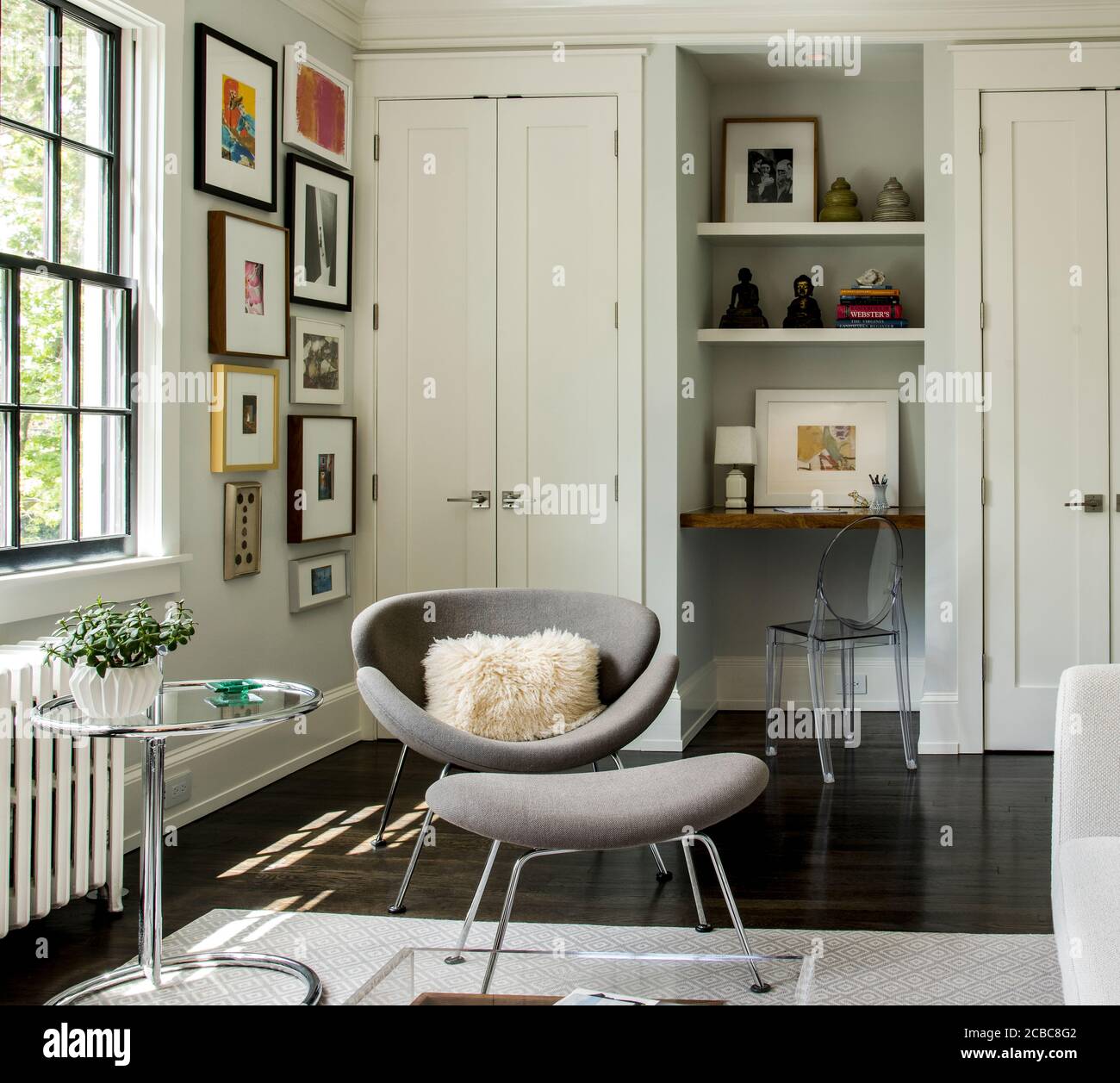 Den, Reading room, Desk space Stock Photo - Alamy