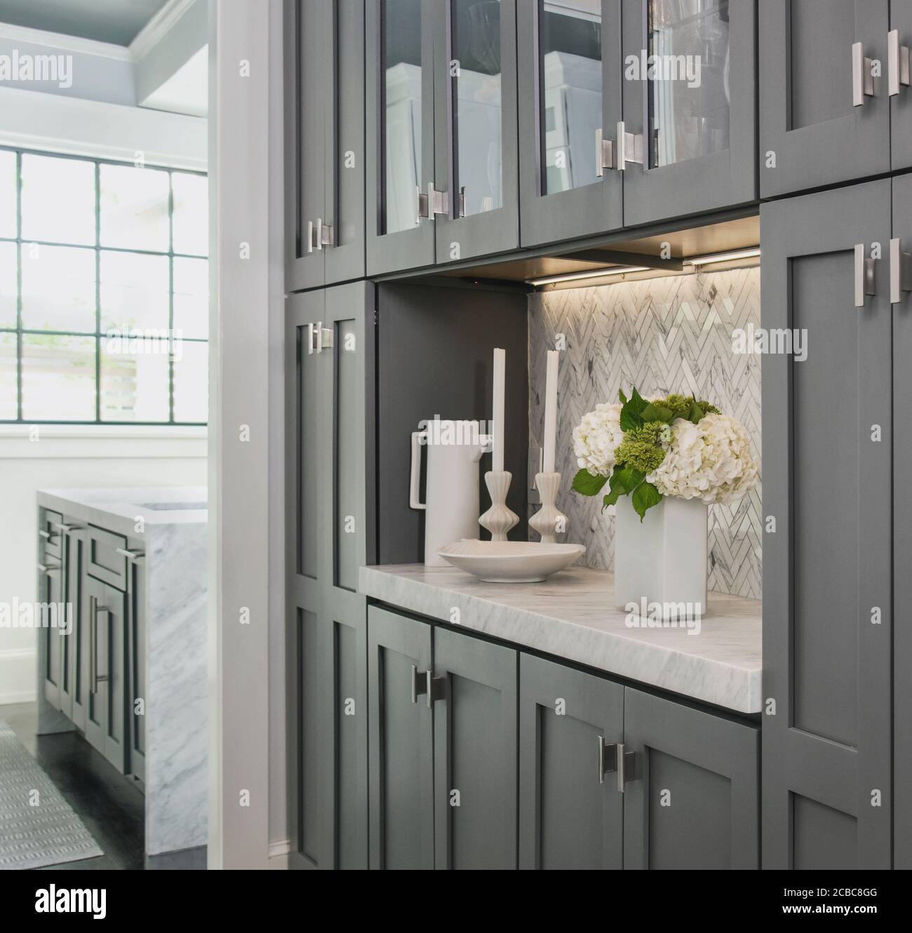 Contemporary Home, Bar and Pantry Stock Photo - Alamy