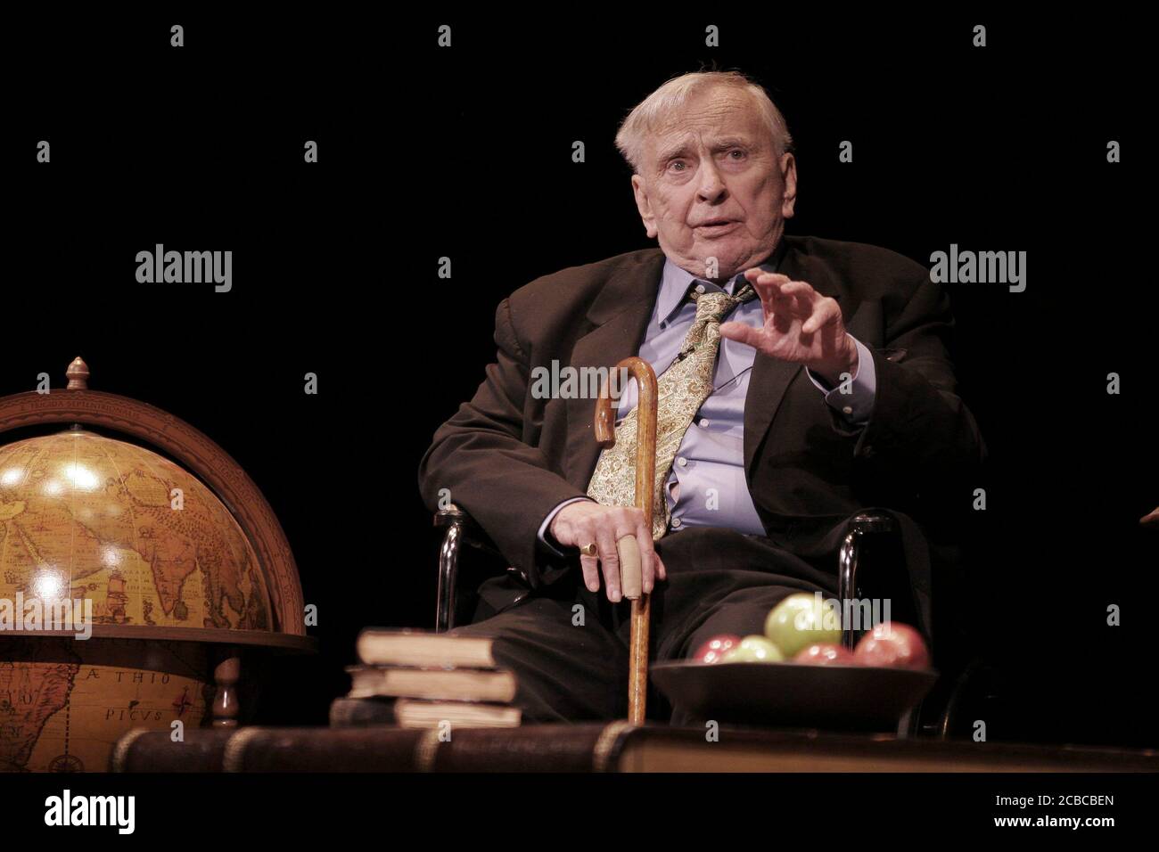 Austin, Texas USA, October 28, 2006: Author Gore Vidal, seated in a ...