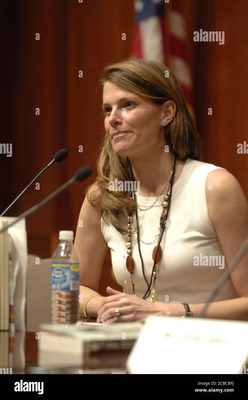 Austin, TX October 29, 2006: New York Times reporter and writer Alex ...