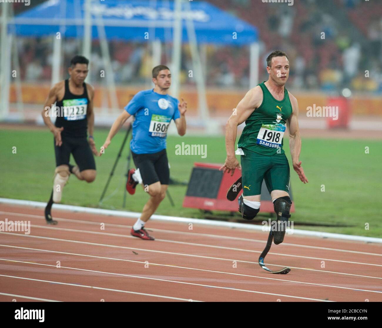 100 meter runner hi-res stock photography and images - Alamy
