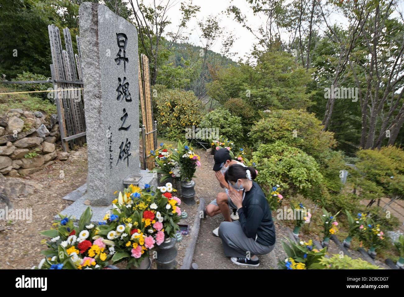 Ueno, Japan. 12th Aug, 2020. Bereaved families pray in front of the ...