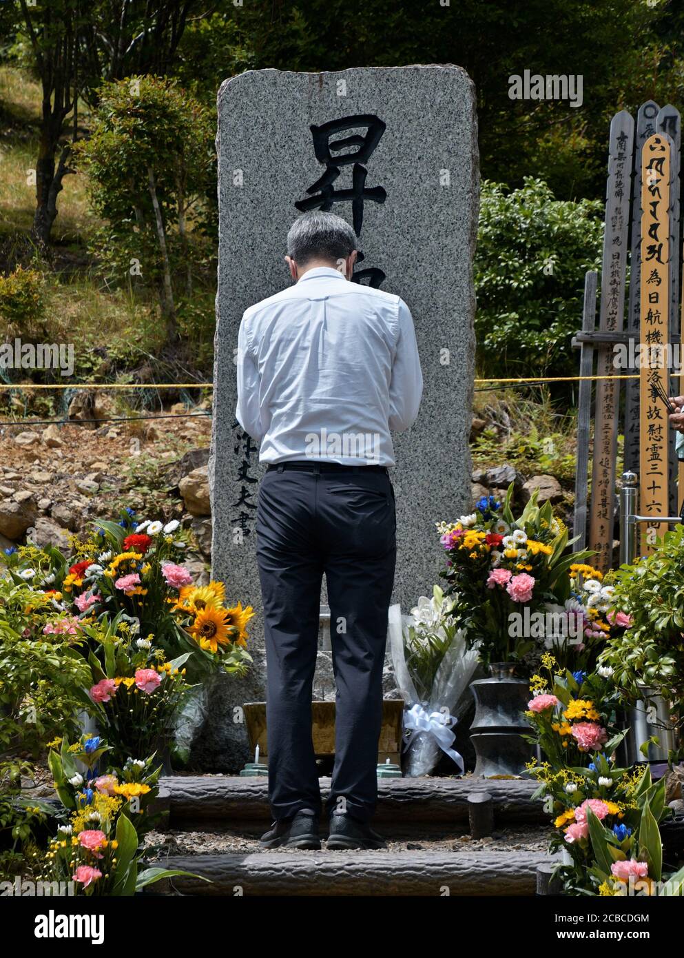 Ueno, Japan. 12th Aug, 2020. Bereaved families pray in front of the ...