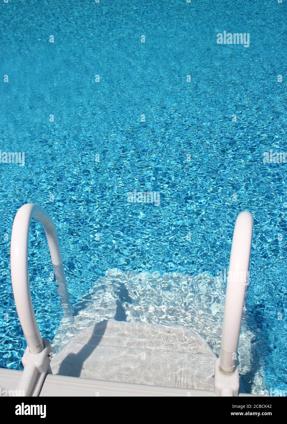 Pool steps leading into pool filled with water Stock Photo - Alamy