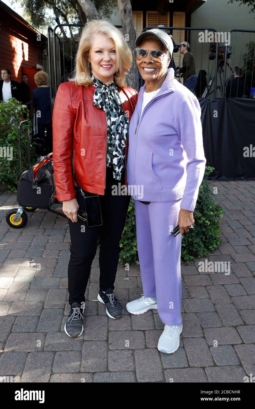LOS ANGELES - JAN 28: Mary Hart, Dionne Warwick at the 35th Anniversary ...