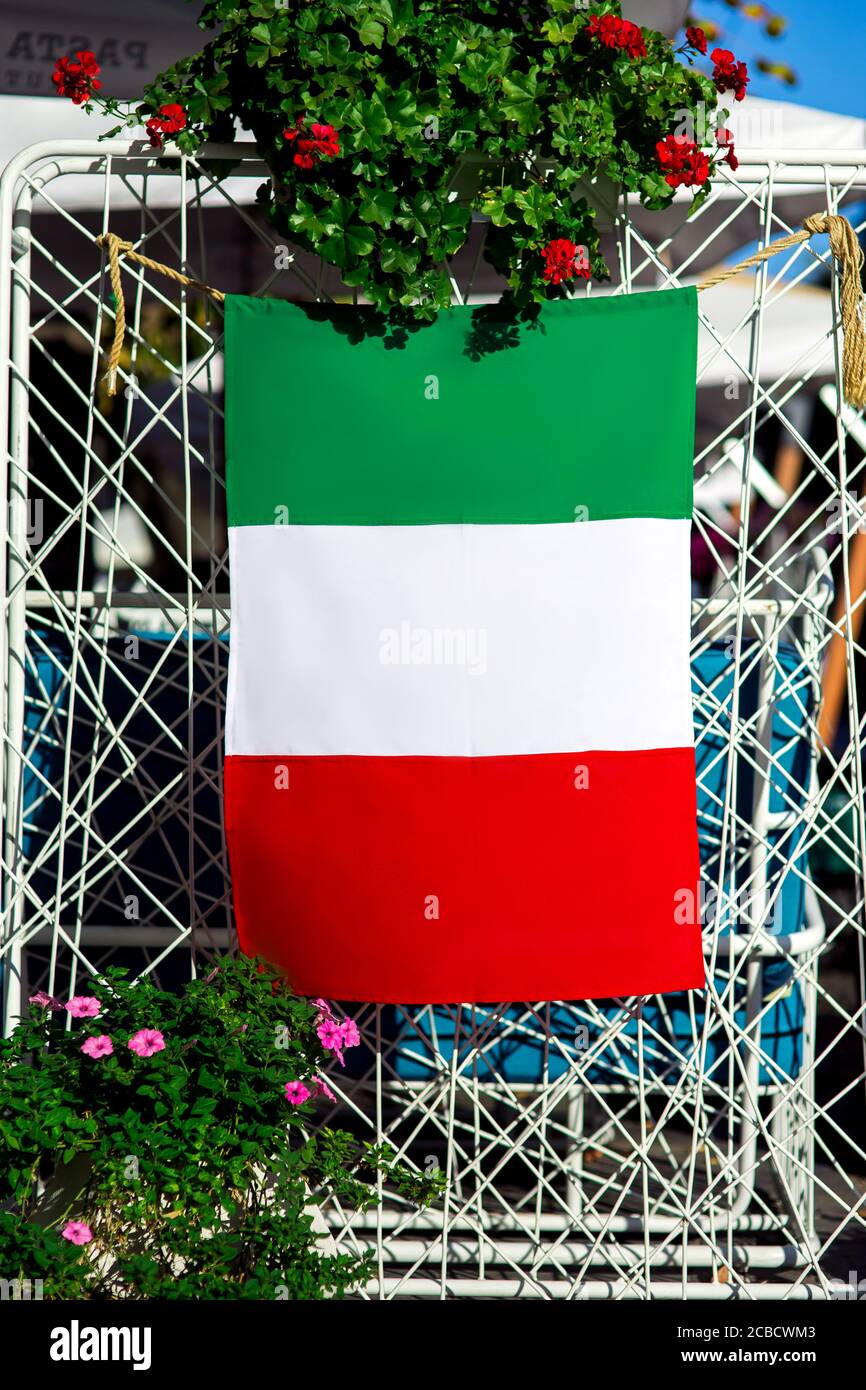 Italian restaurant exterior flag hi-res stock photography and images ...