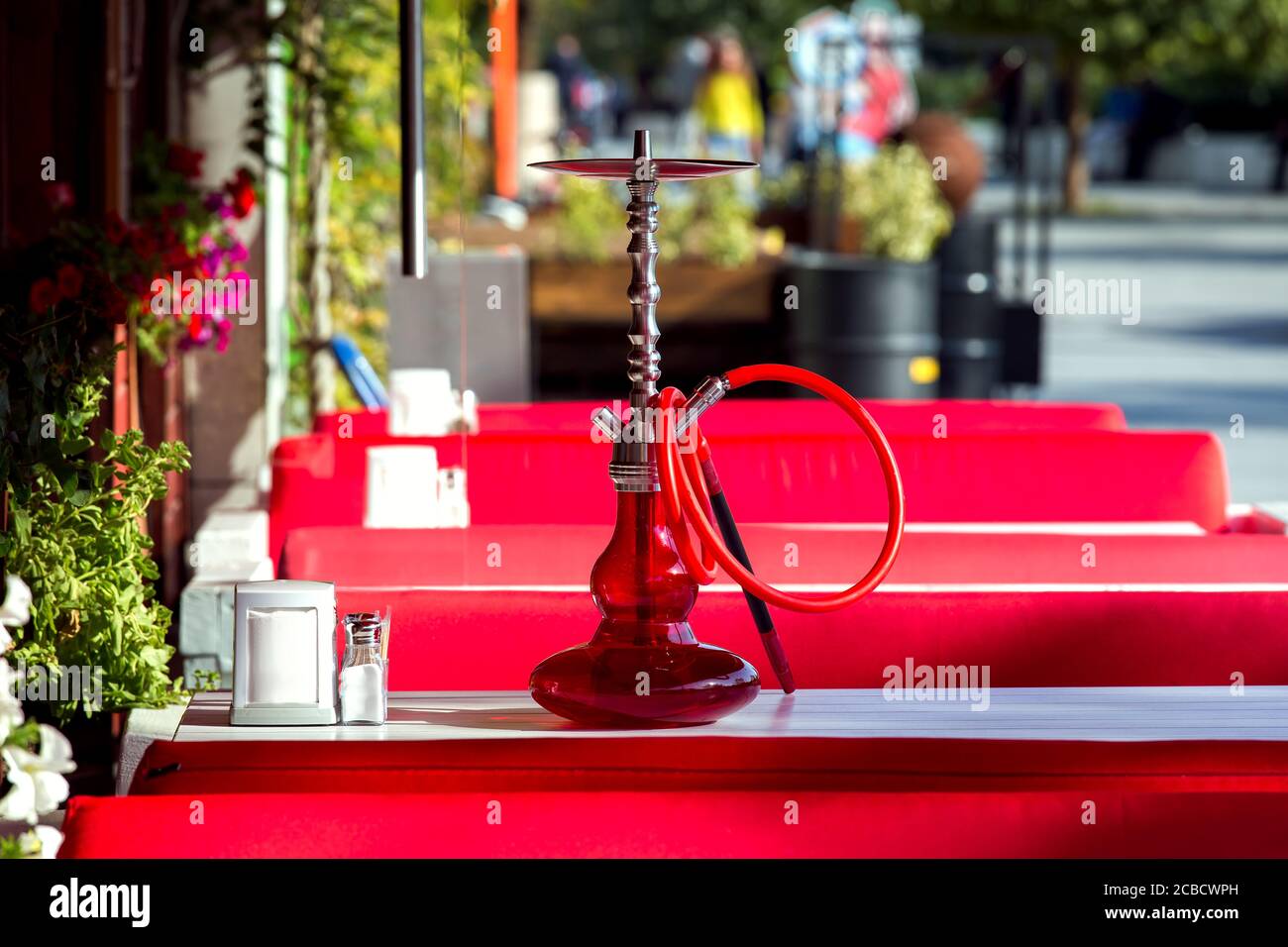 Sofas and shisha at a cafe table hi-res stock photography and images ...