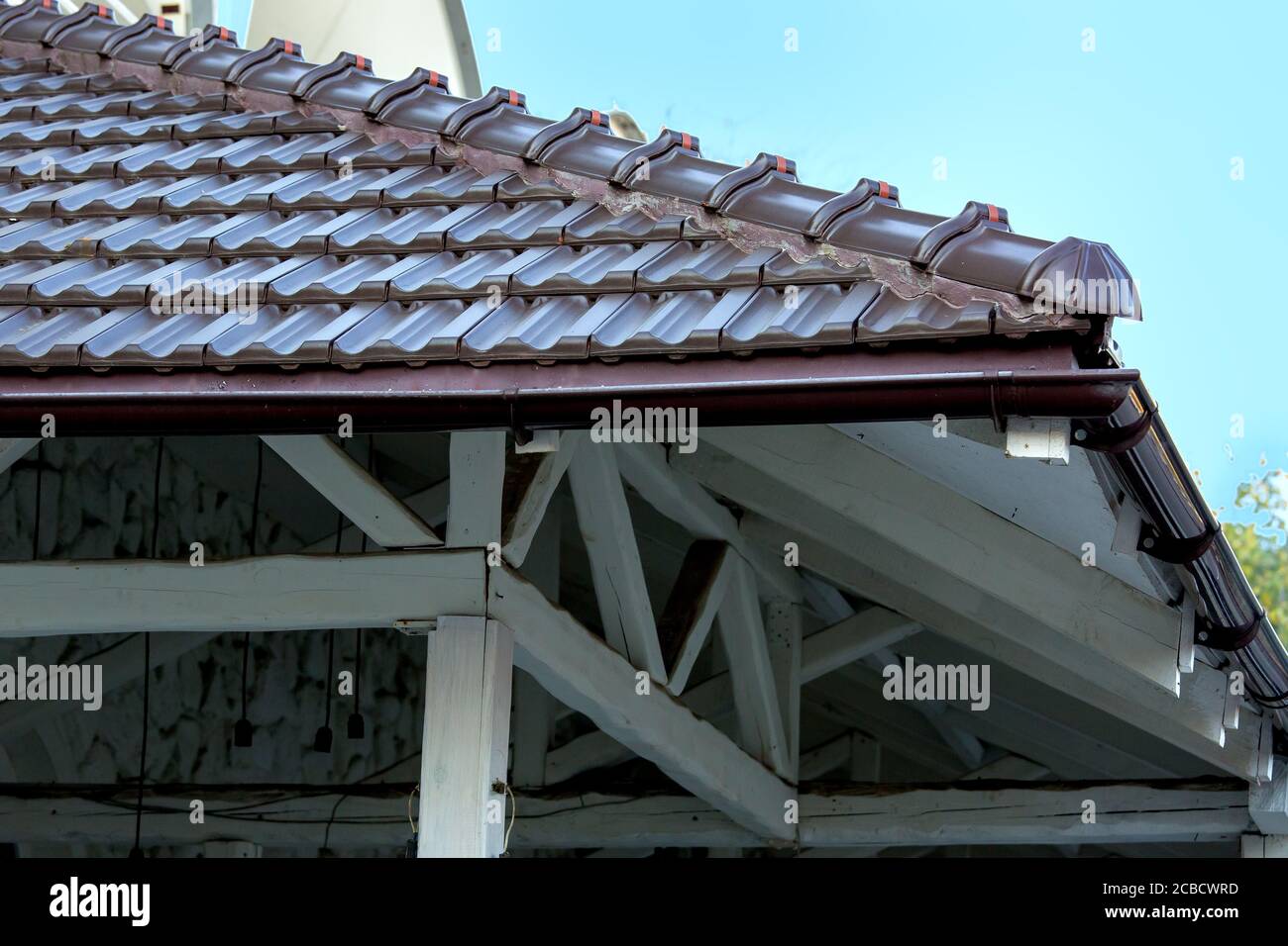 White roof trusses hi-res stock photography and images - Alamy