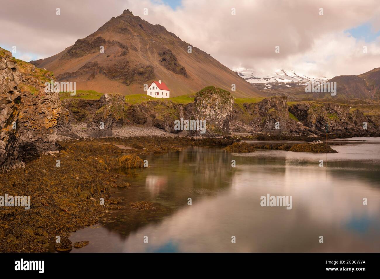 House isolated cliff hi-res stock photography and images - Alamy