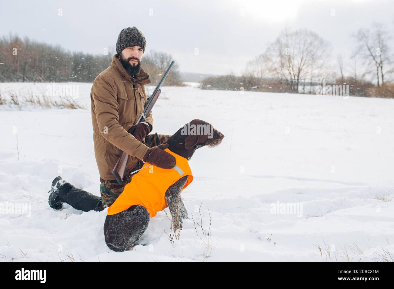 Hunter rifle walking woods hi-res stock photography and images - Alamy