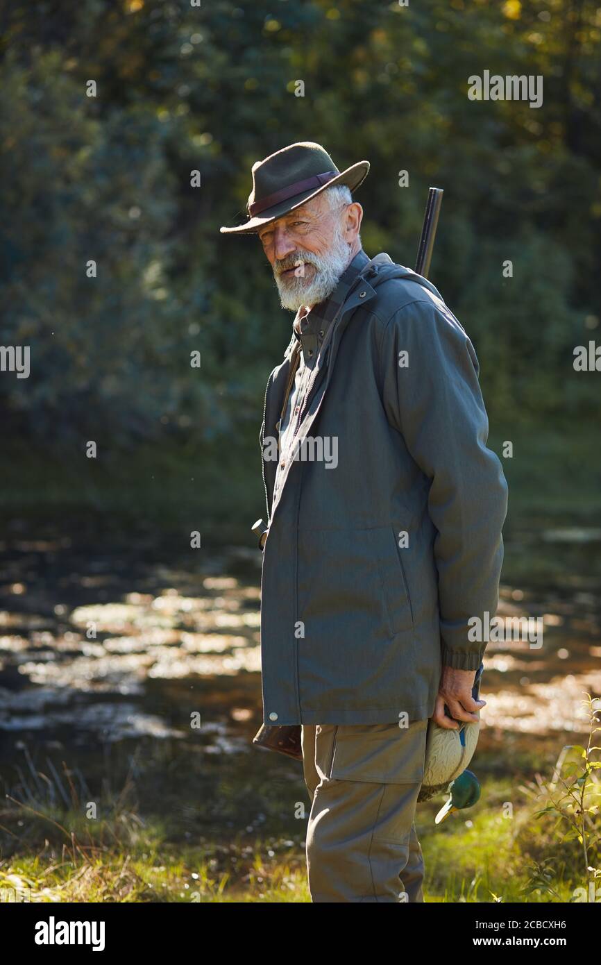 Man looking back gun hi-res stock photography and images - Alamy