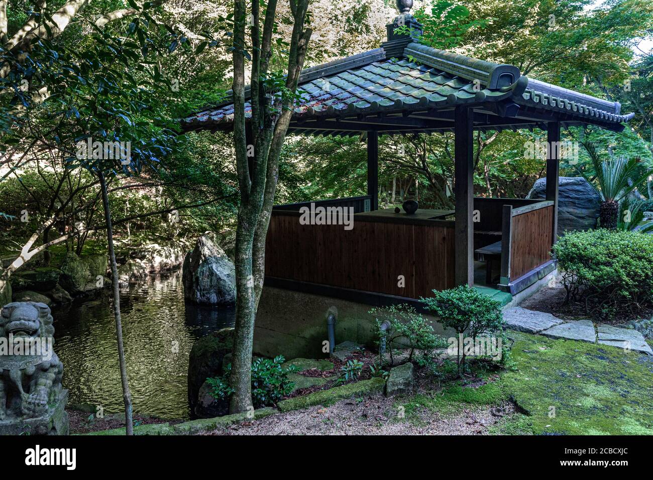 Hut overnight hi-res stock photography and images - Alamy