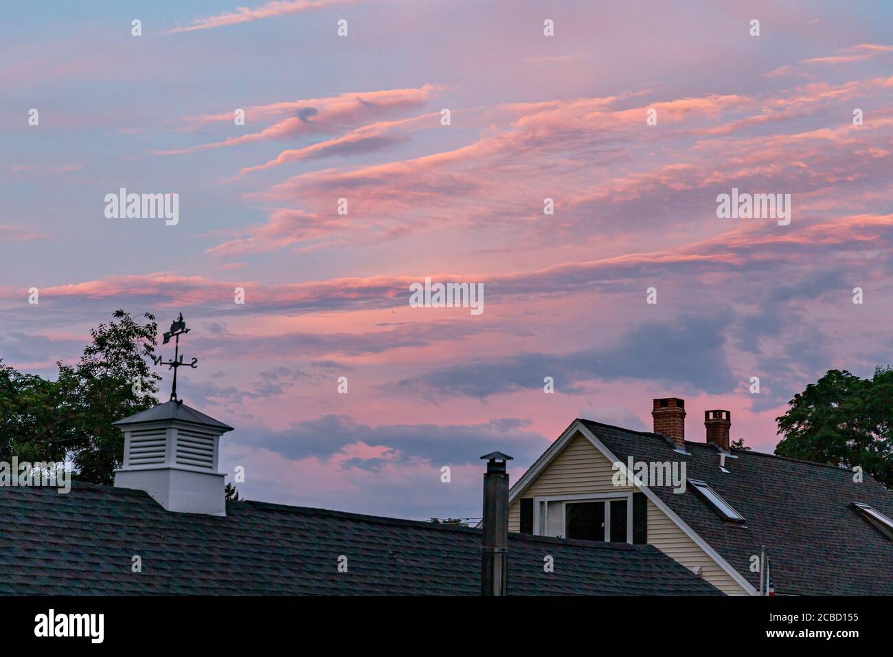 Moon over house of roof hi-res stock photography and images - Alamy