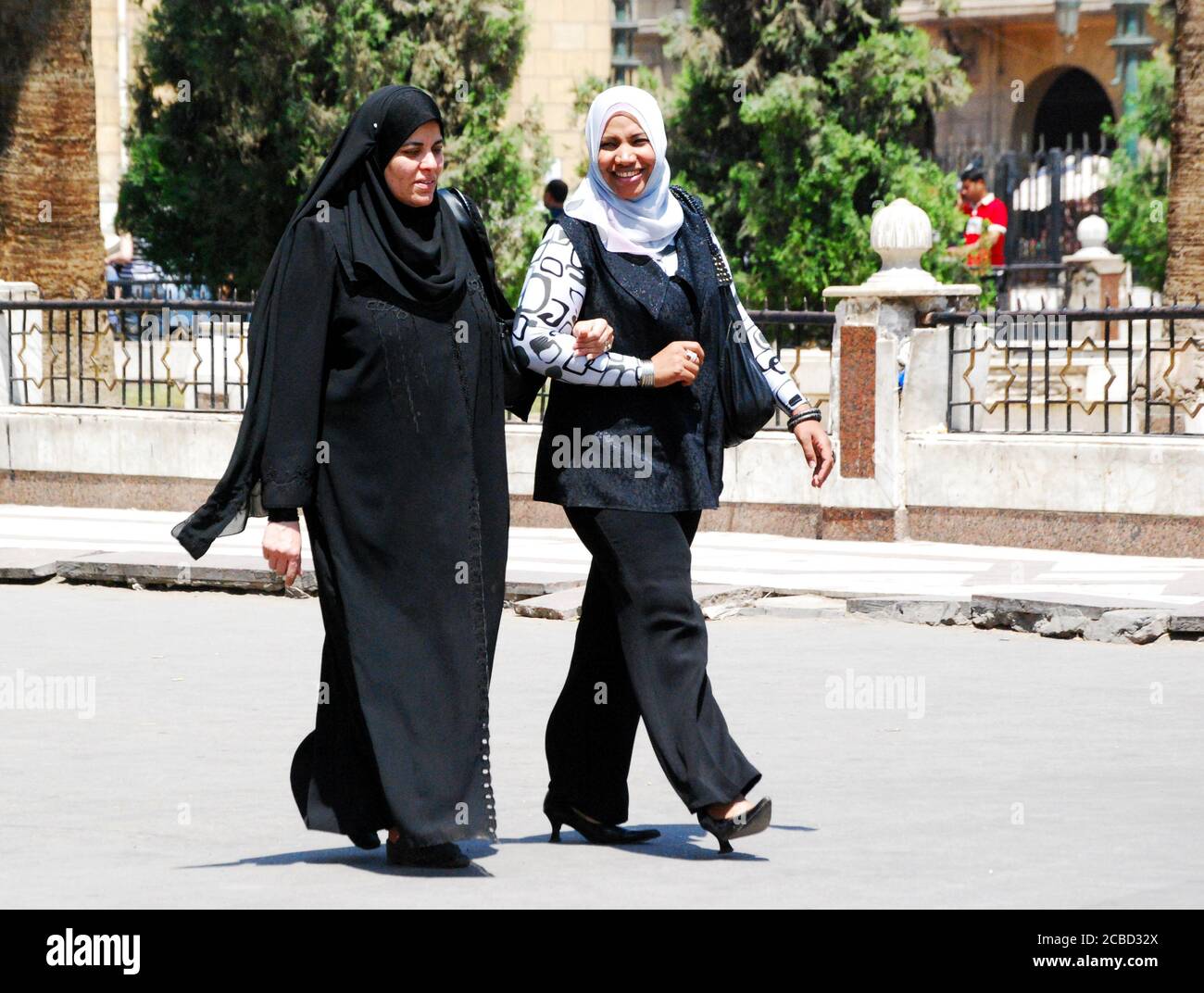 Egyptian woman market cairo hi-res stock photography and images - Alamy