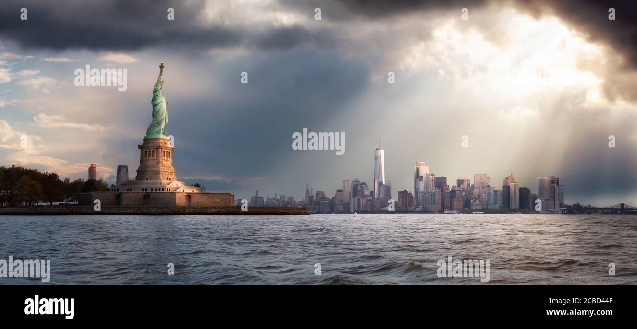 Panoramic view of the Statue of Liberty and Downtown Manhattan Stock ...