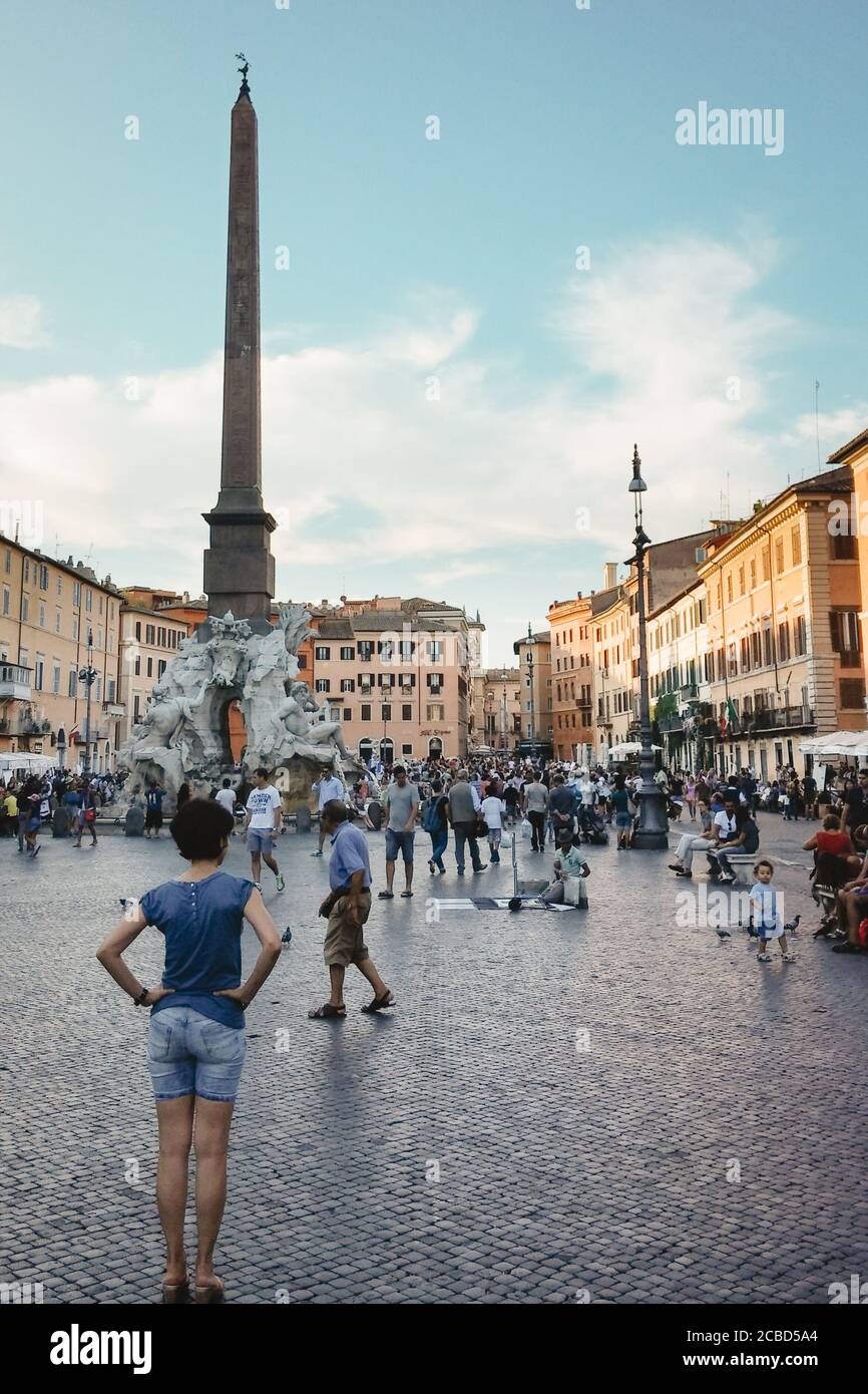Crowded urban street in rome hi-res stock photography and images - Alamy