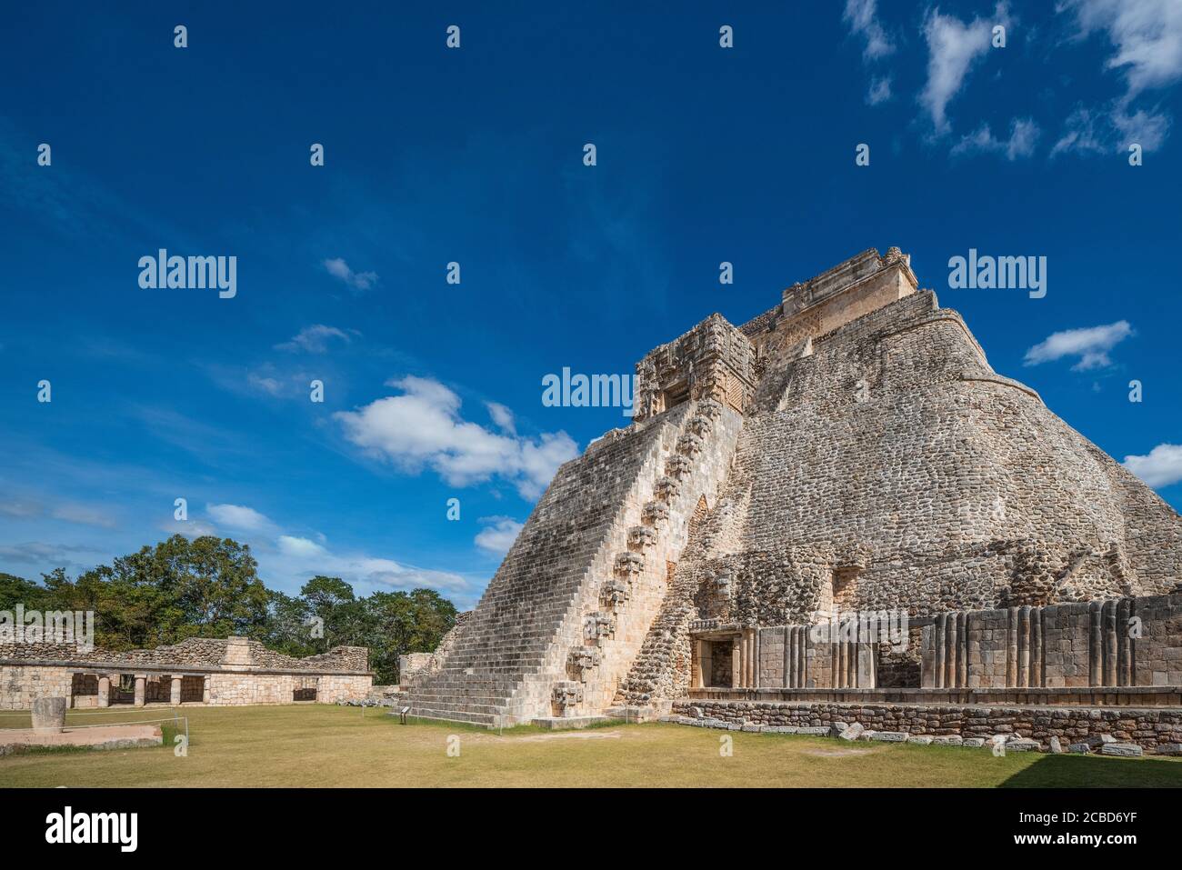 Dwarf pyramid hi-res stock photography and images - Alamy