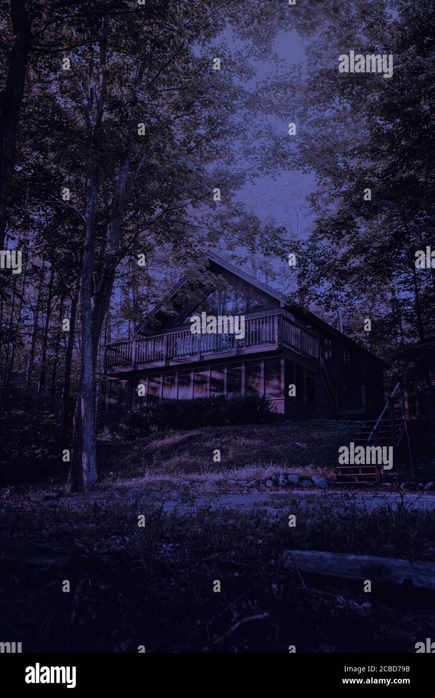 Cabin woods night hi-res stock photography and images - Alamy