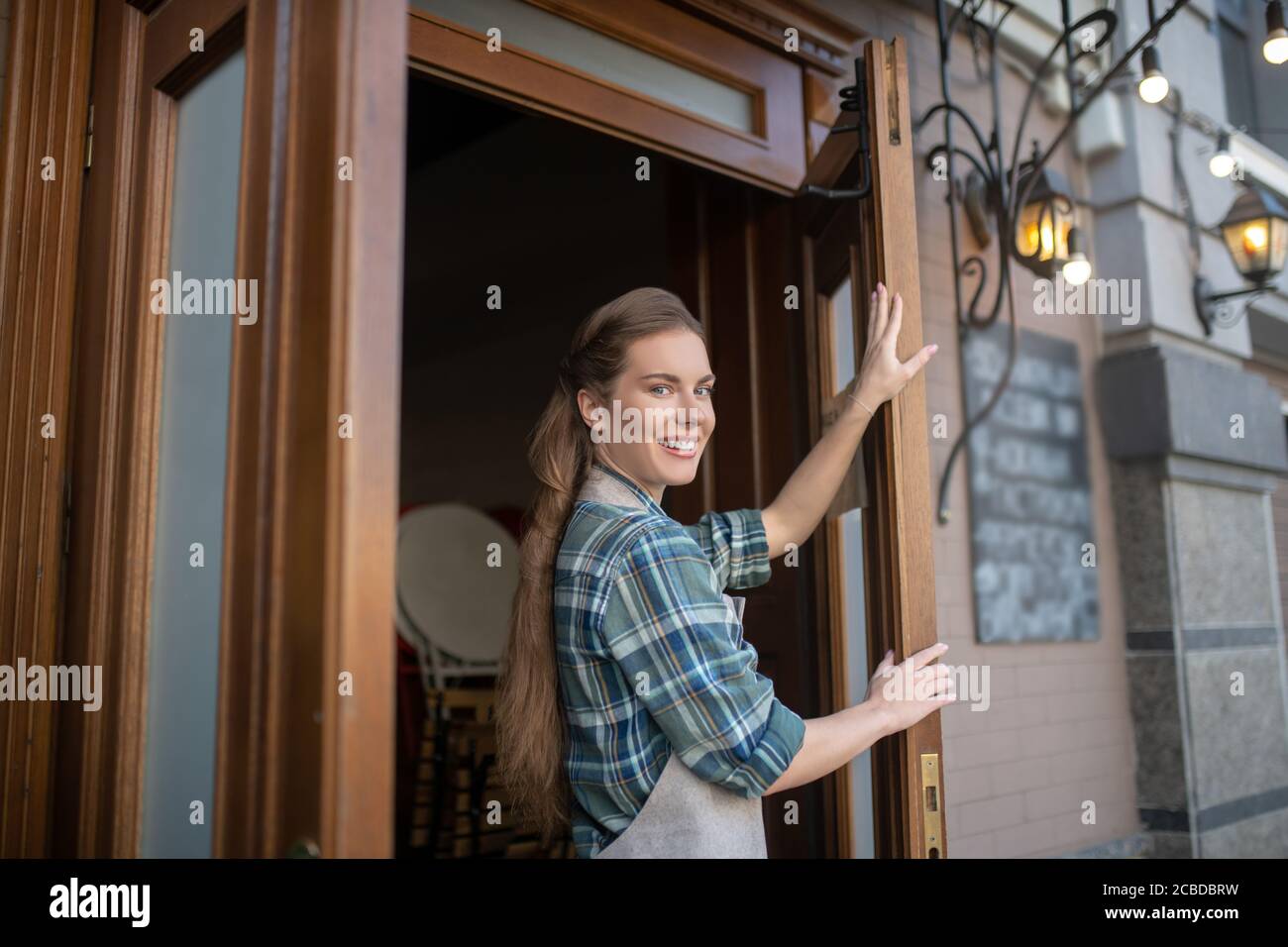 Holding doors hi-res stock photography and images - Alamy