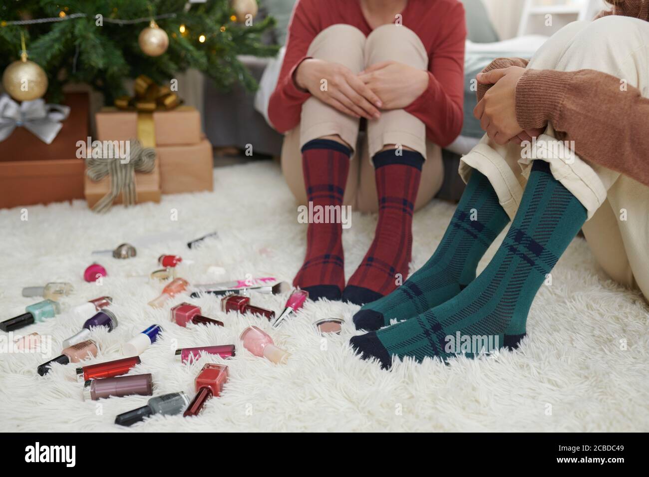 beautiful young women chilling at home Stock Photo - Alamy