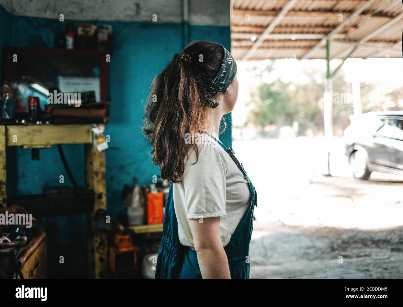 Auto parts factory woman hi-res stock photography and images - Alamy