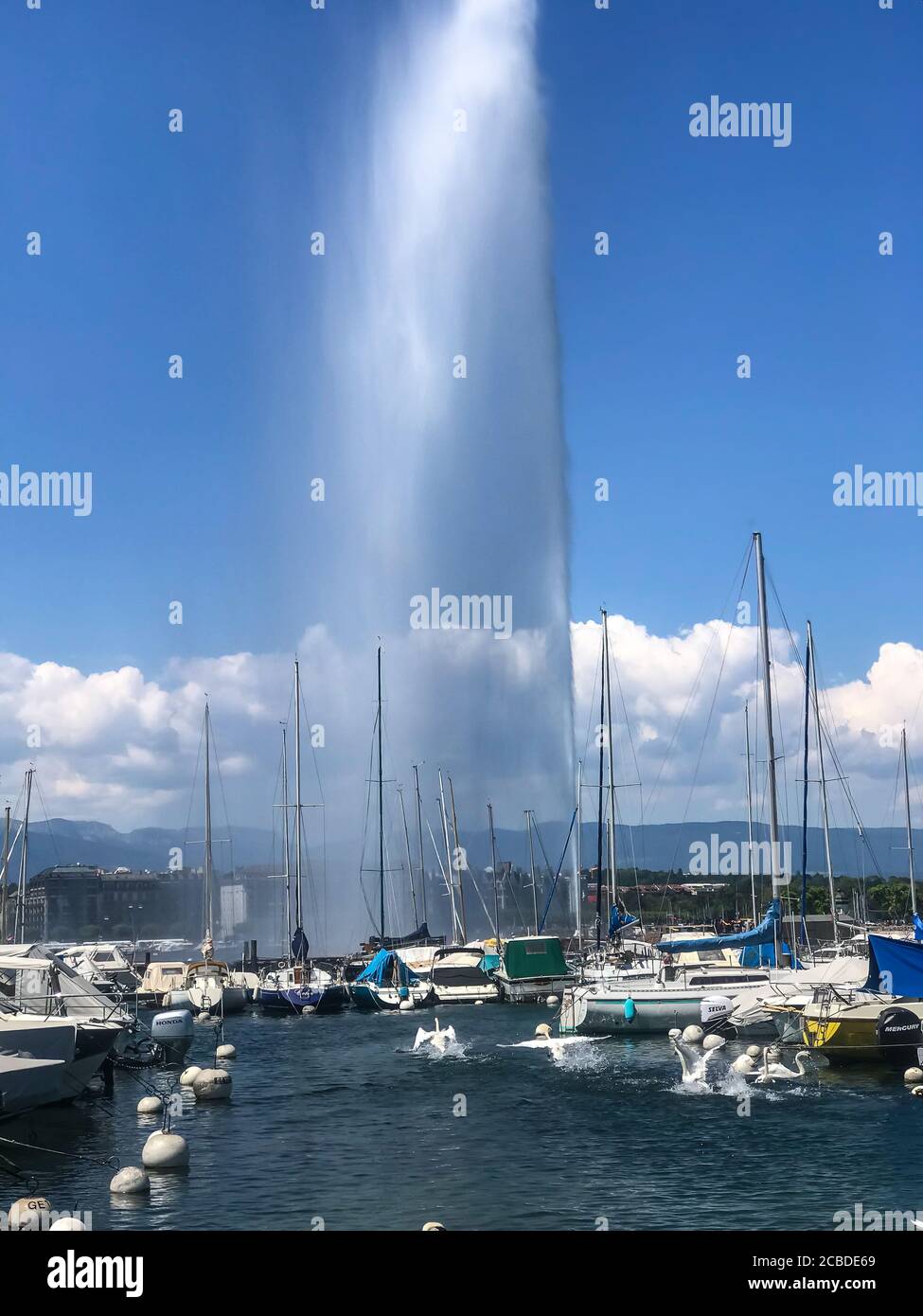 Beautiful View of historic Geneva skyline with famous Jet d'Eau ...