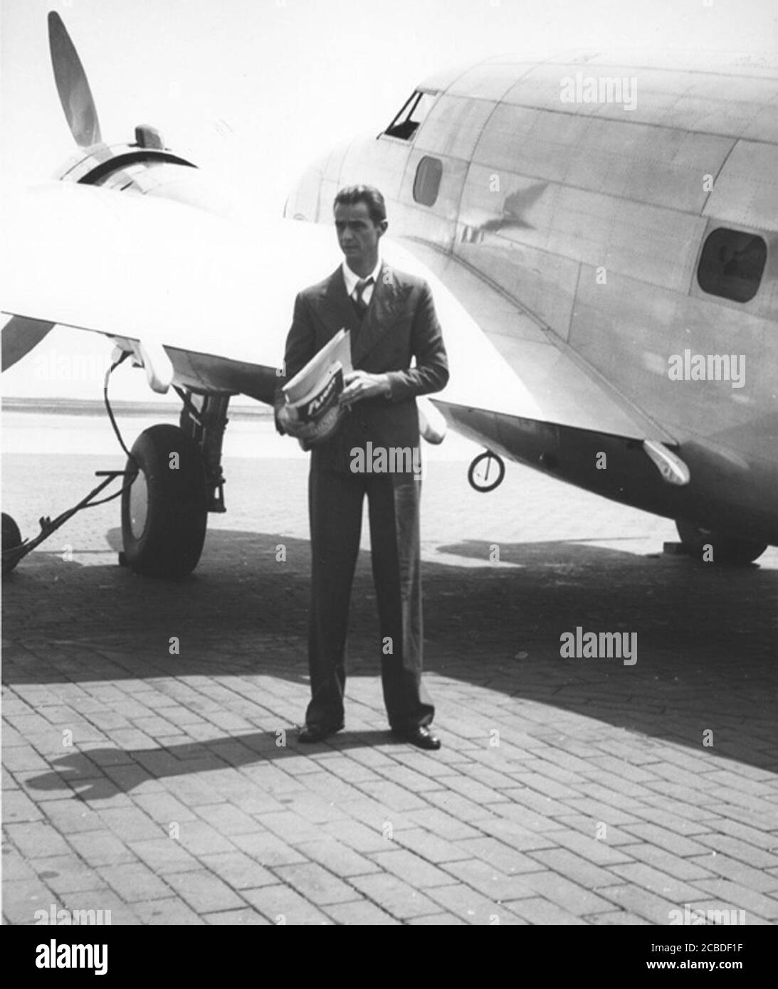 Howard hughes 1940s hi-res stock photography and images - Alamy